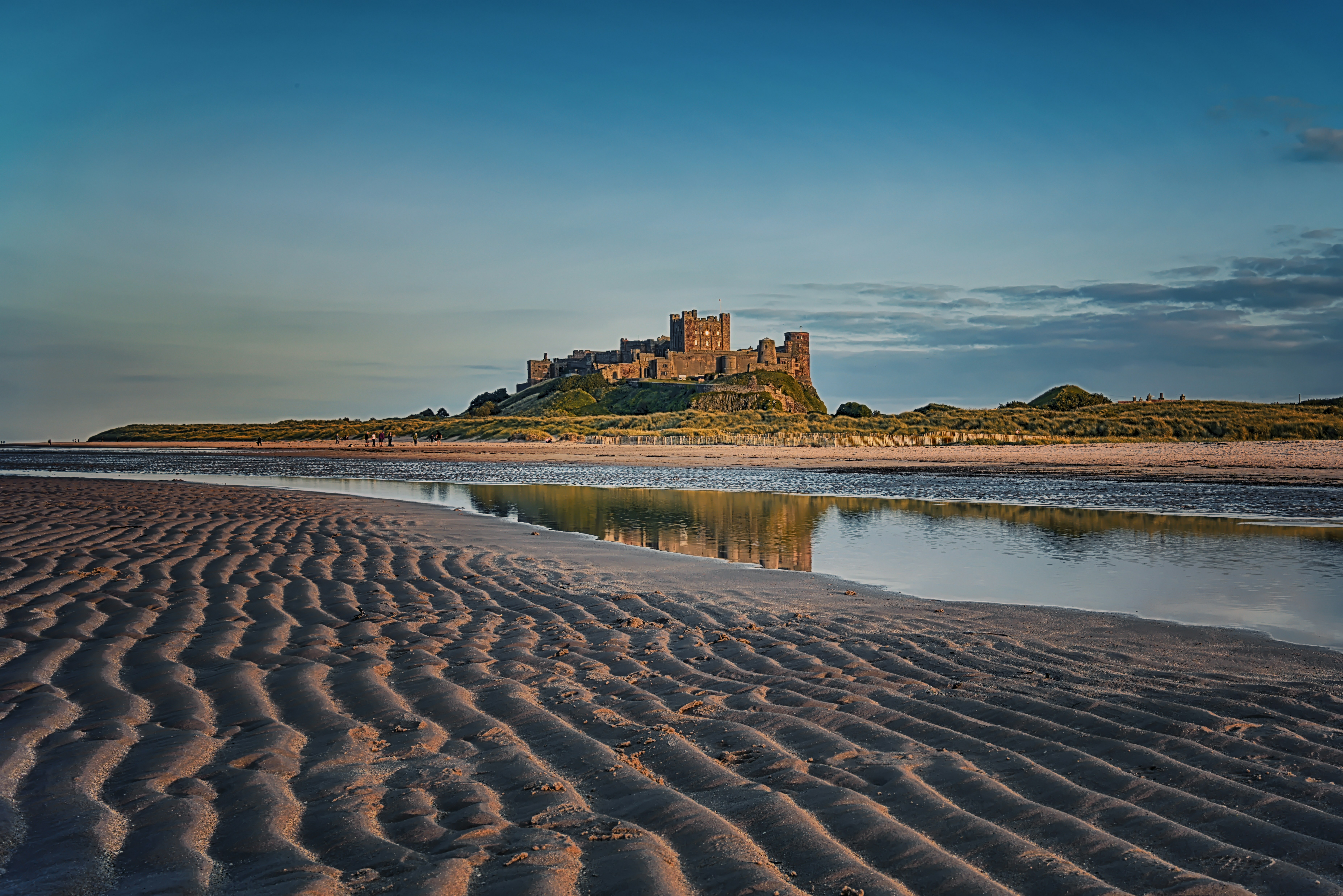 Castle on the Sand Crown: Tide-Washed Reach Beneath a Quiet Sky