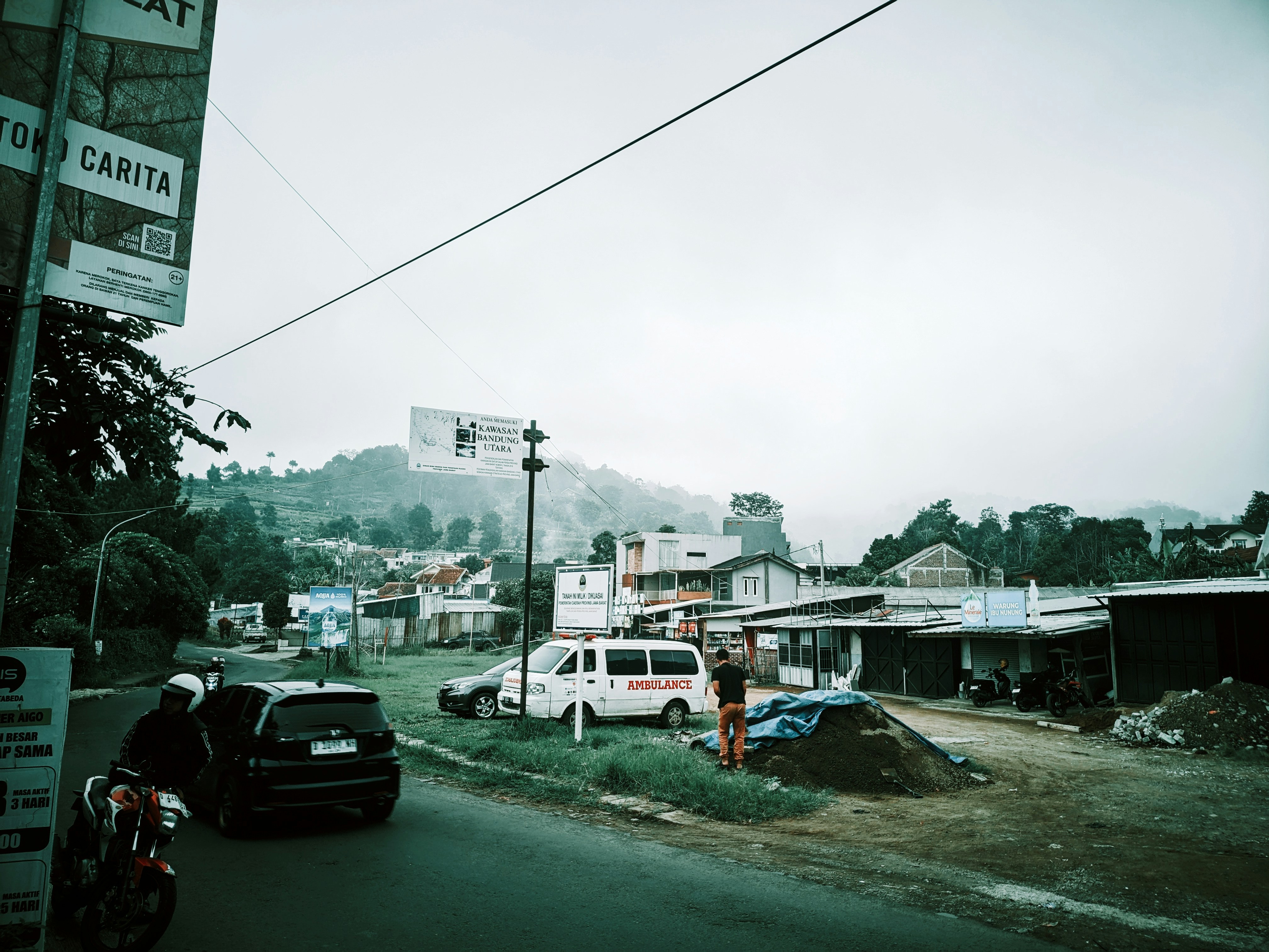 Quiet Street Scene Under Overcast Skies