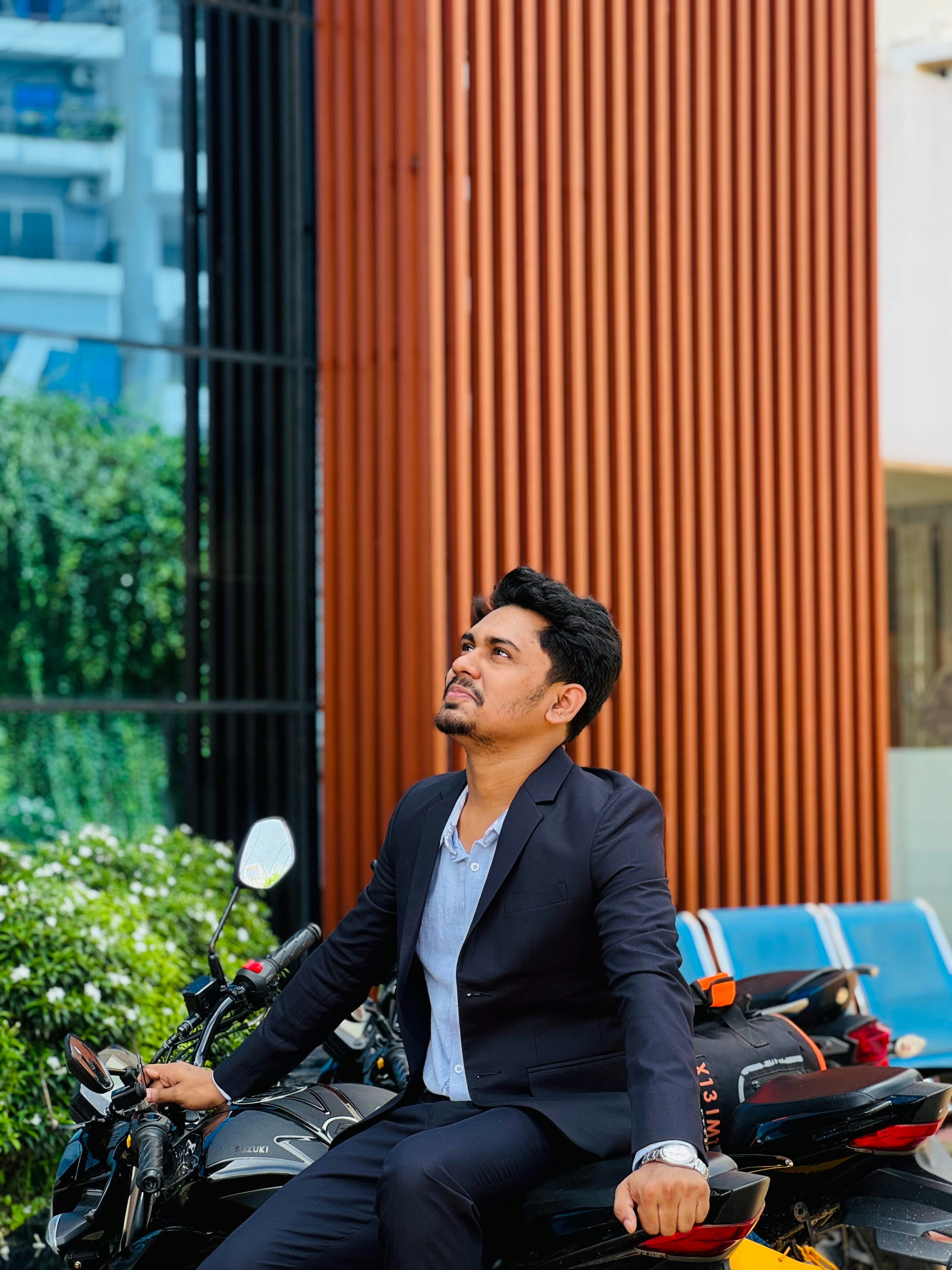 Entrepreneurial Gaze: A Portrait on a City-Edge Cycle