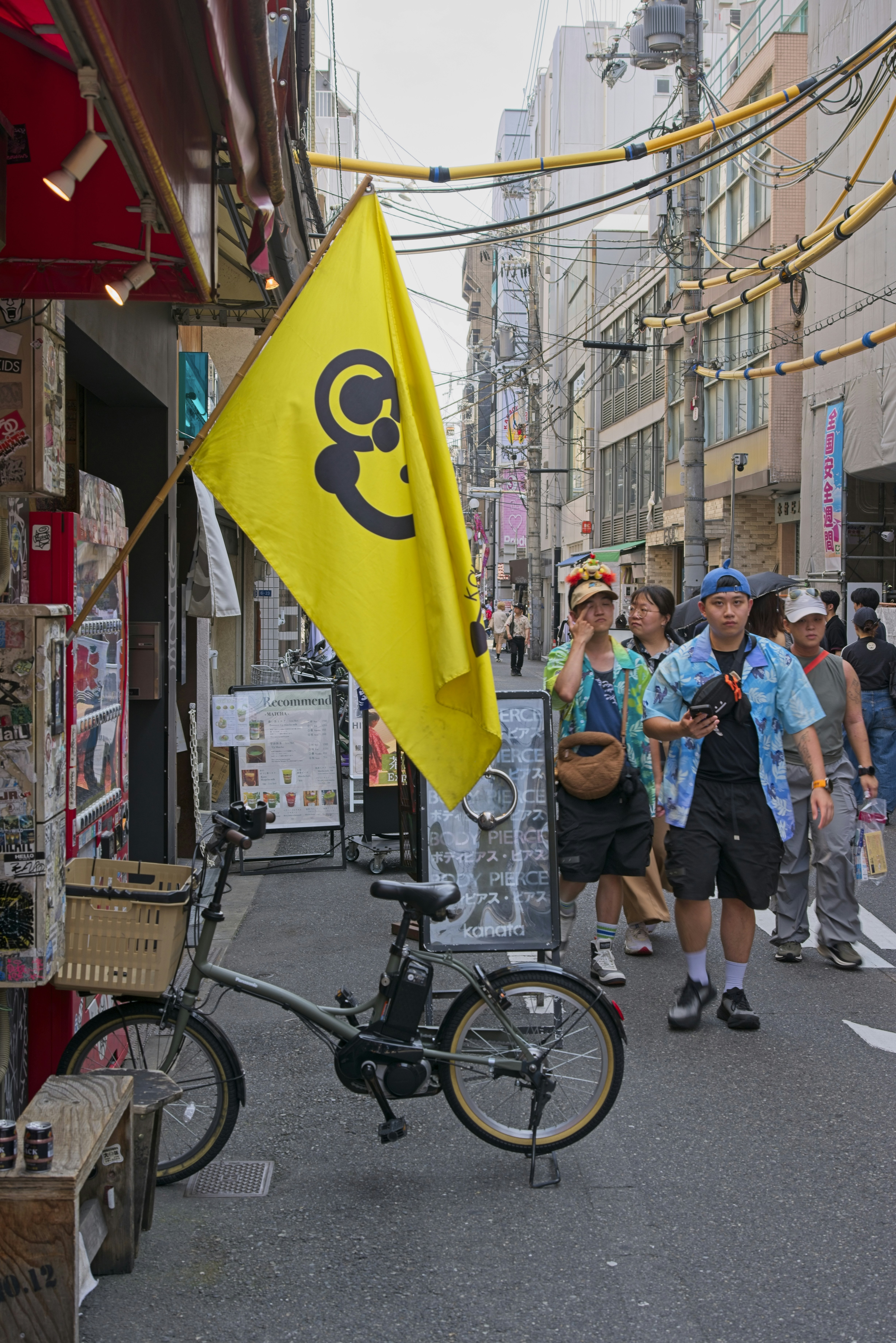 Yellow Flag, Street Pulse: A Curious Bicycle in a Lively Osaka Alley