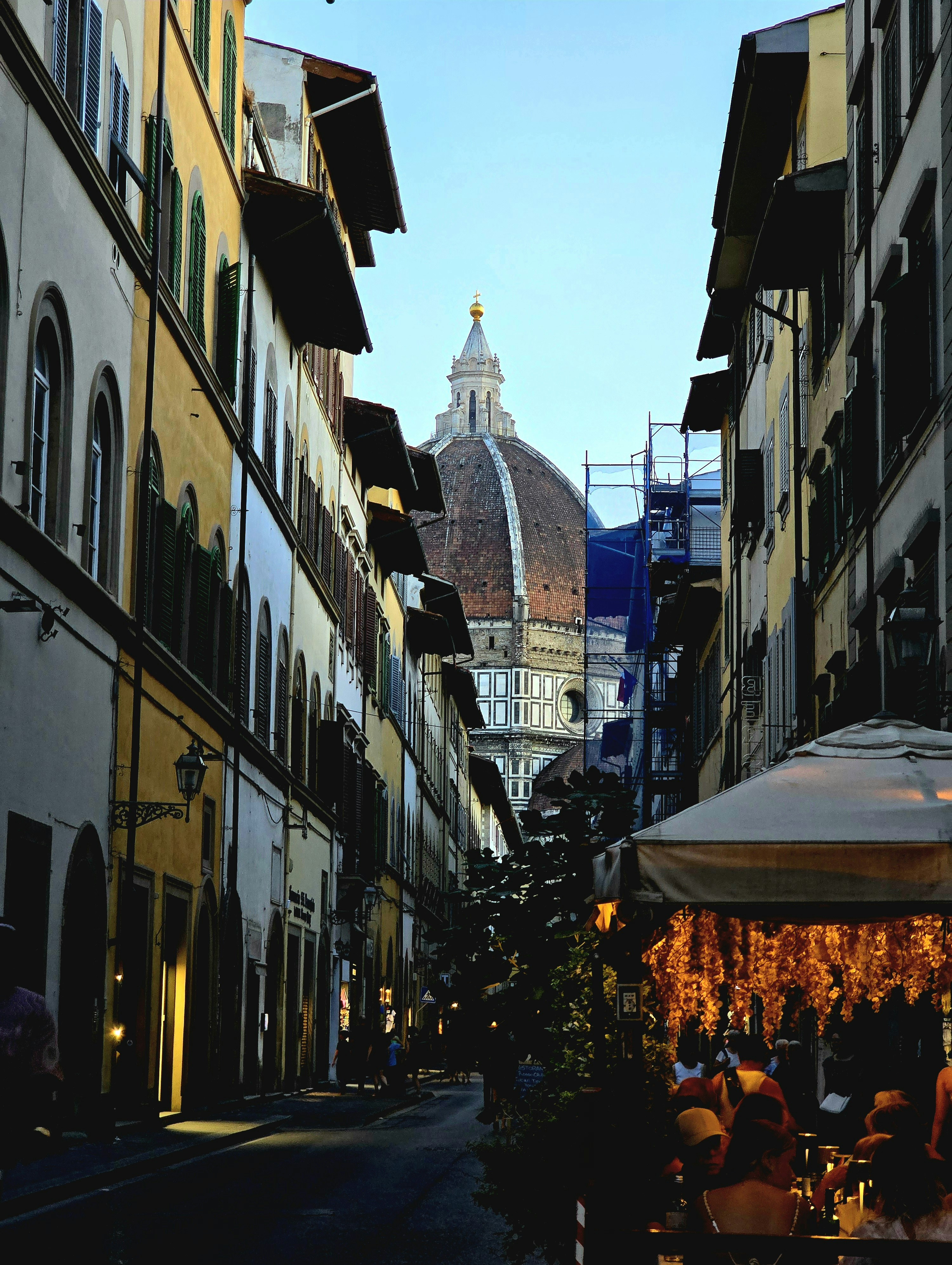 Dome and Alleyway: A Florentine Corridor Framing the Cathedral