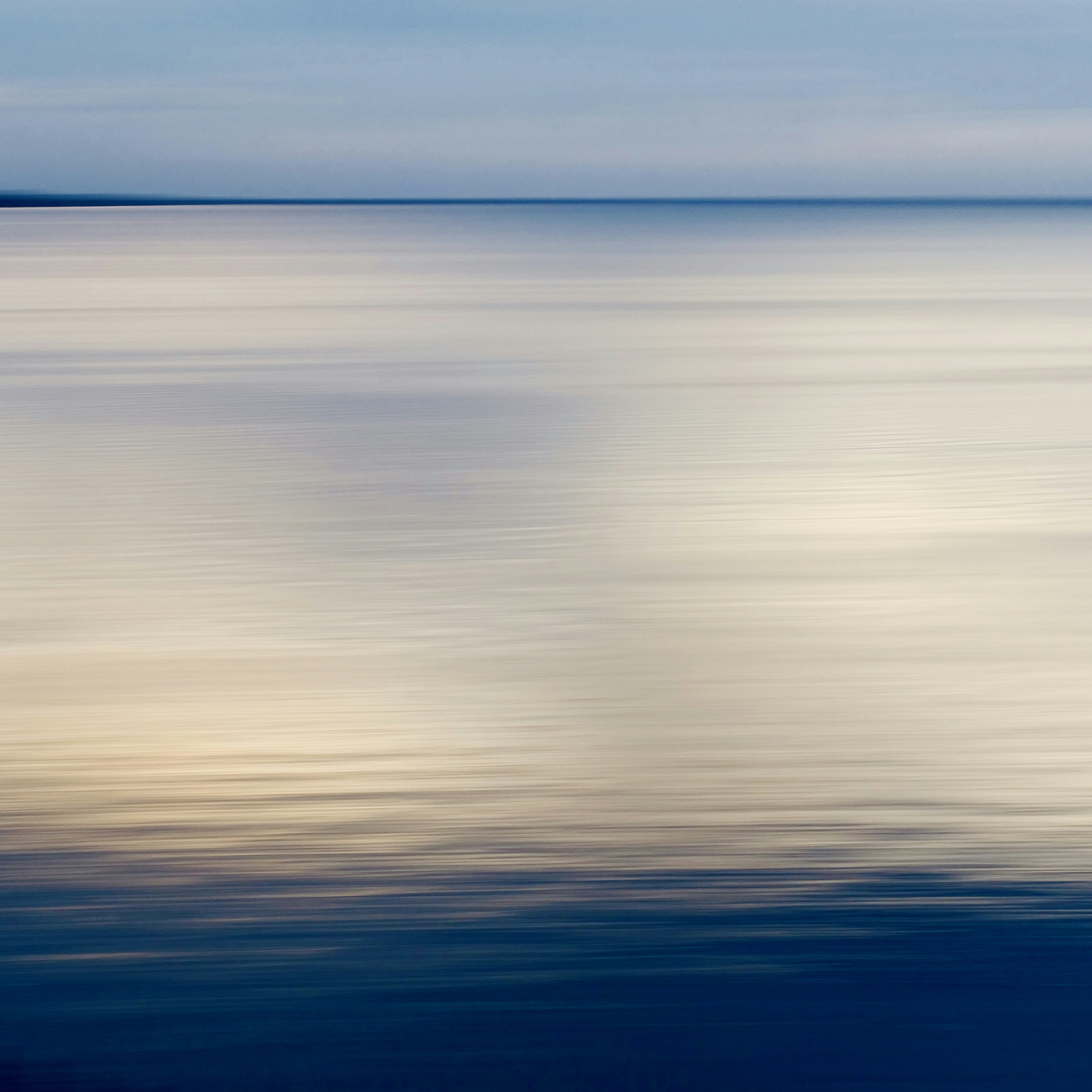 Horizon in Soft Motion over Quiet Waters