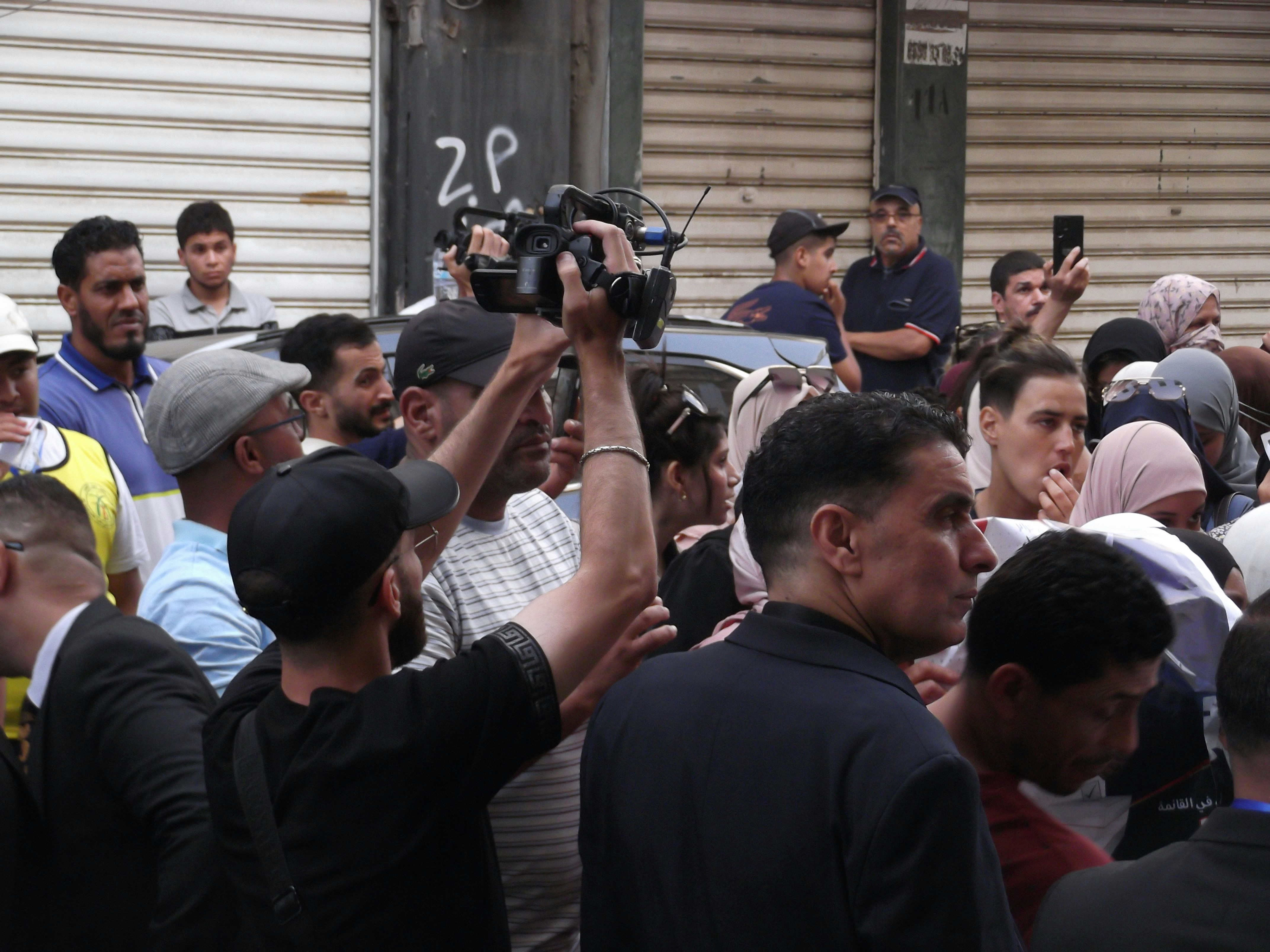 Crowd Pulse: A Cameraman Rising Above the Ranks