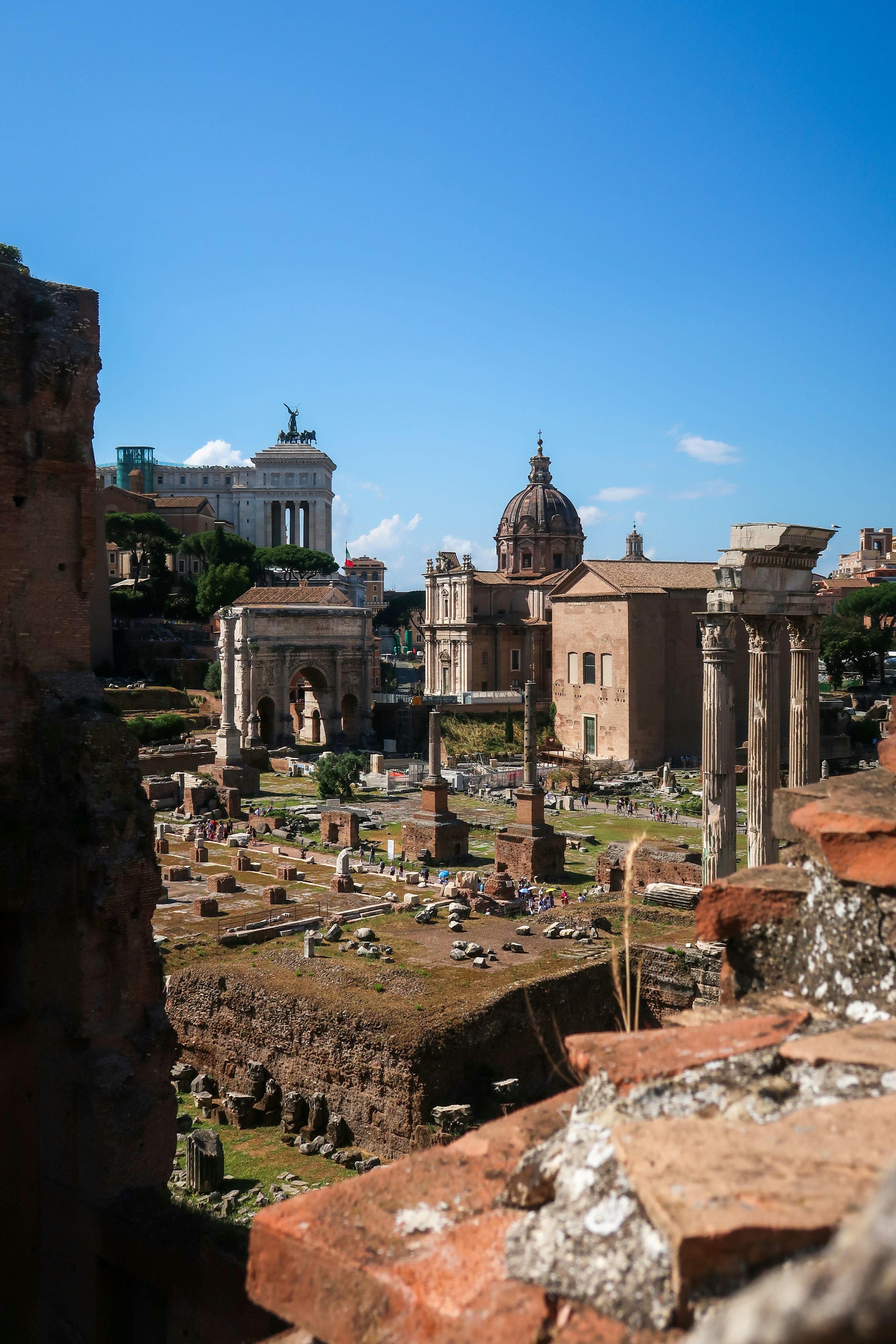 Ruins of Roman Forum: A Tale of Columns and Crumbling Stones