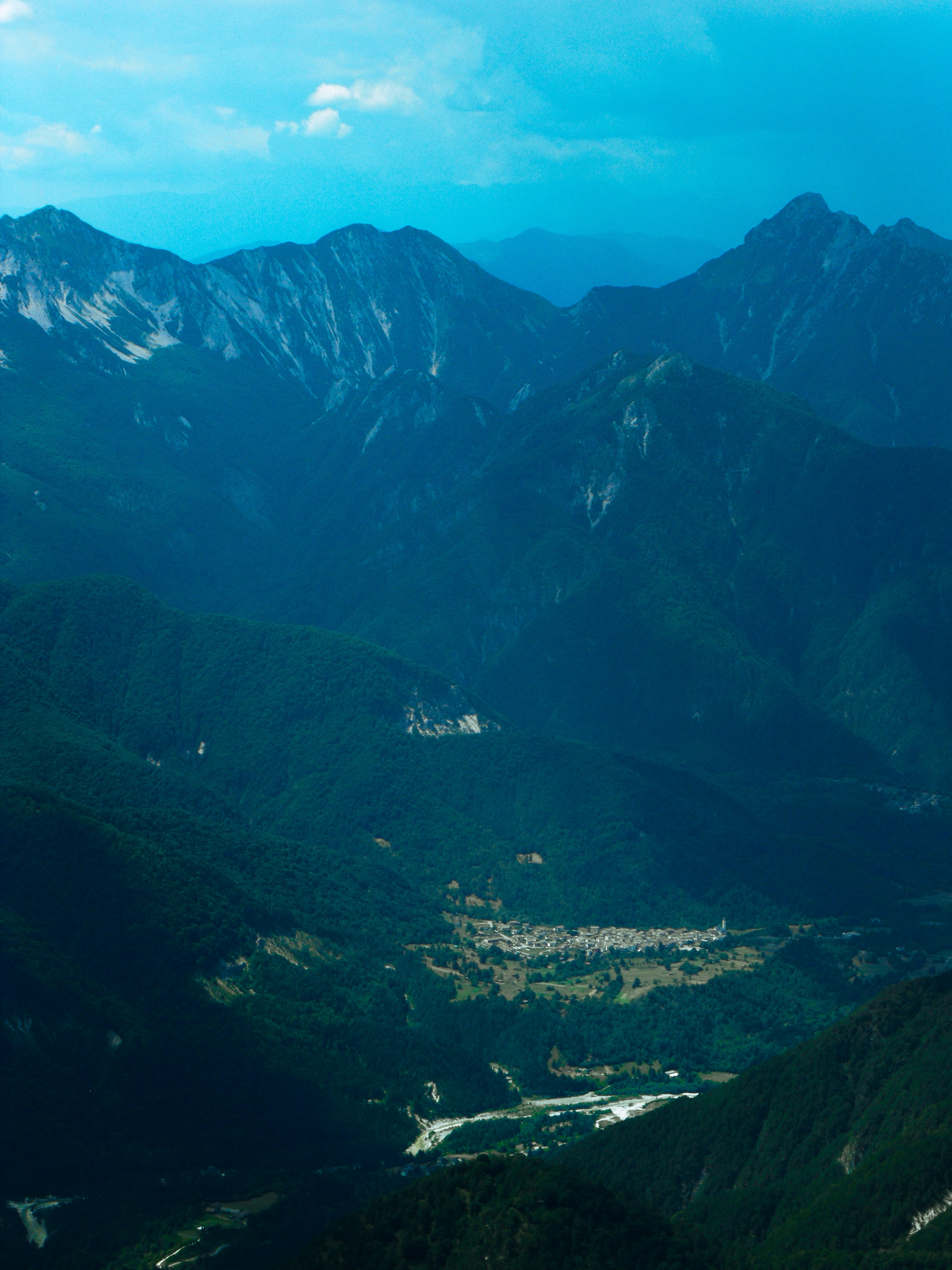 Valley Veil: A Quiet Village Nestled in Mountain Shadows
