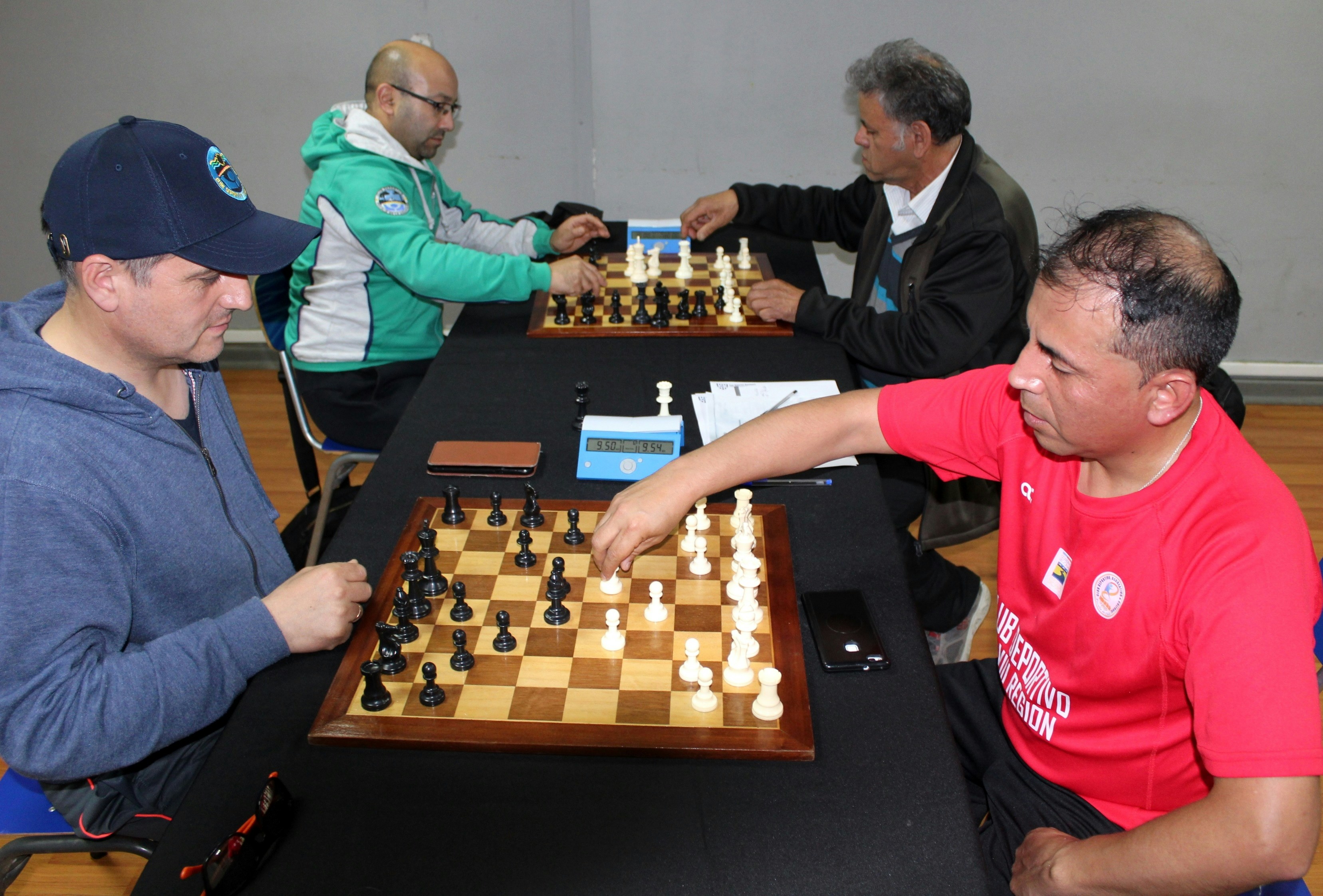 Blitz at the Board: Parallel Faces in a Quiet Championship