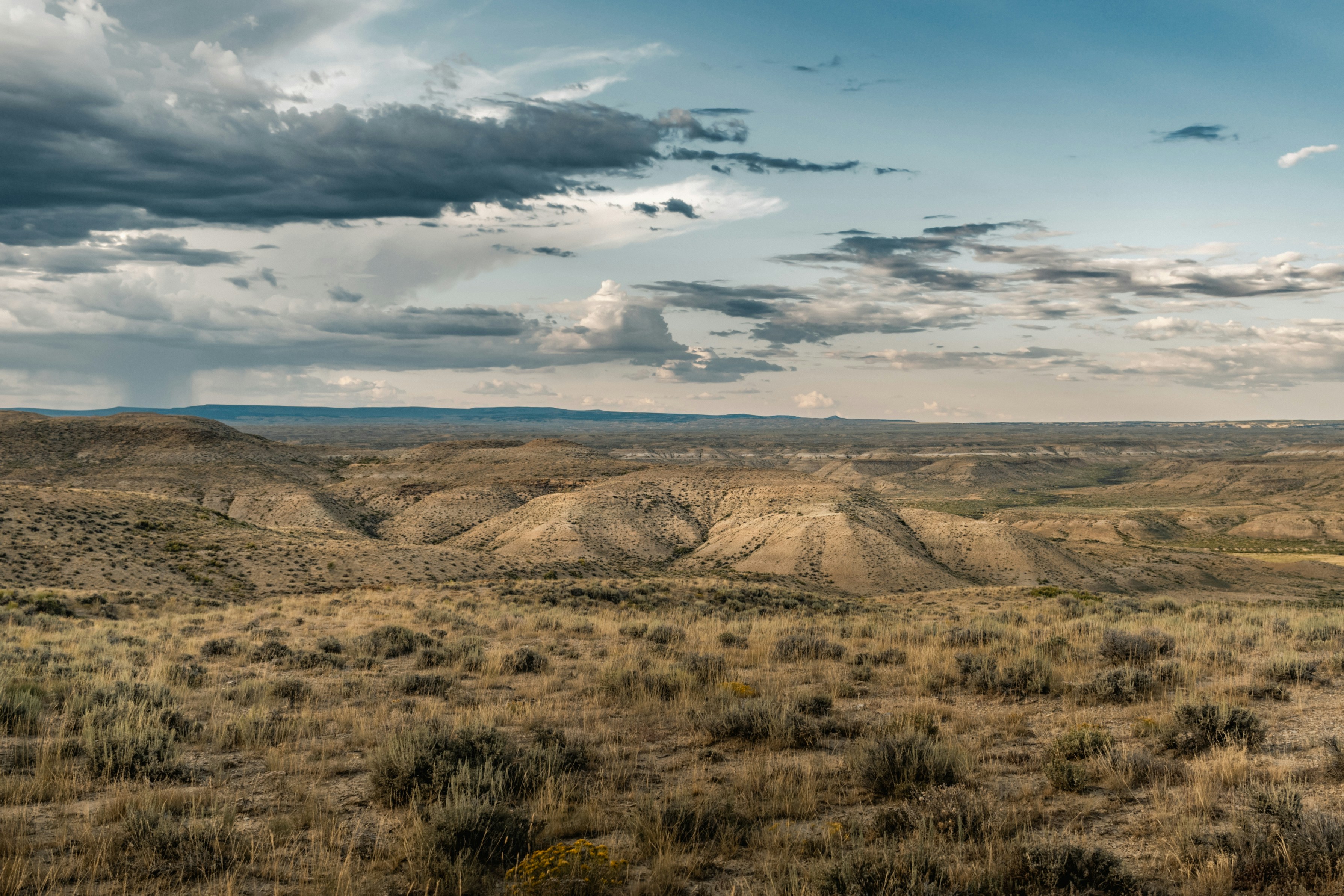 Desert Plateaus at Dusk: Weathered Quiet Over the Plain