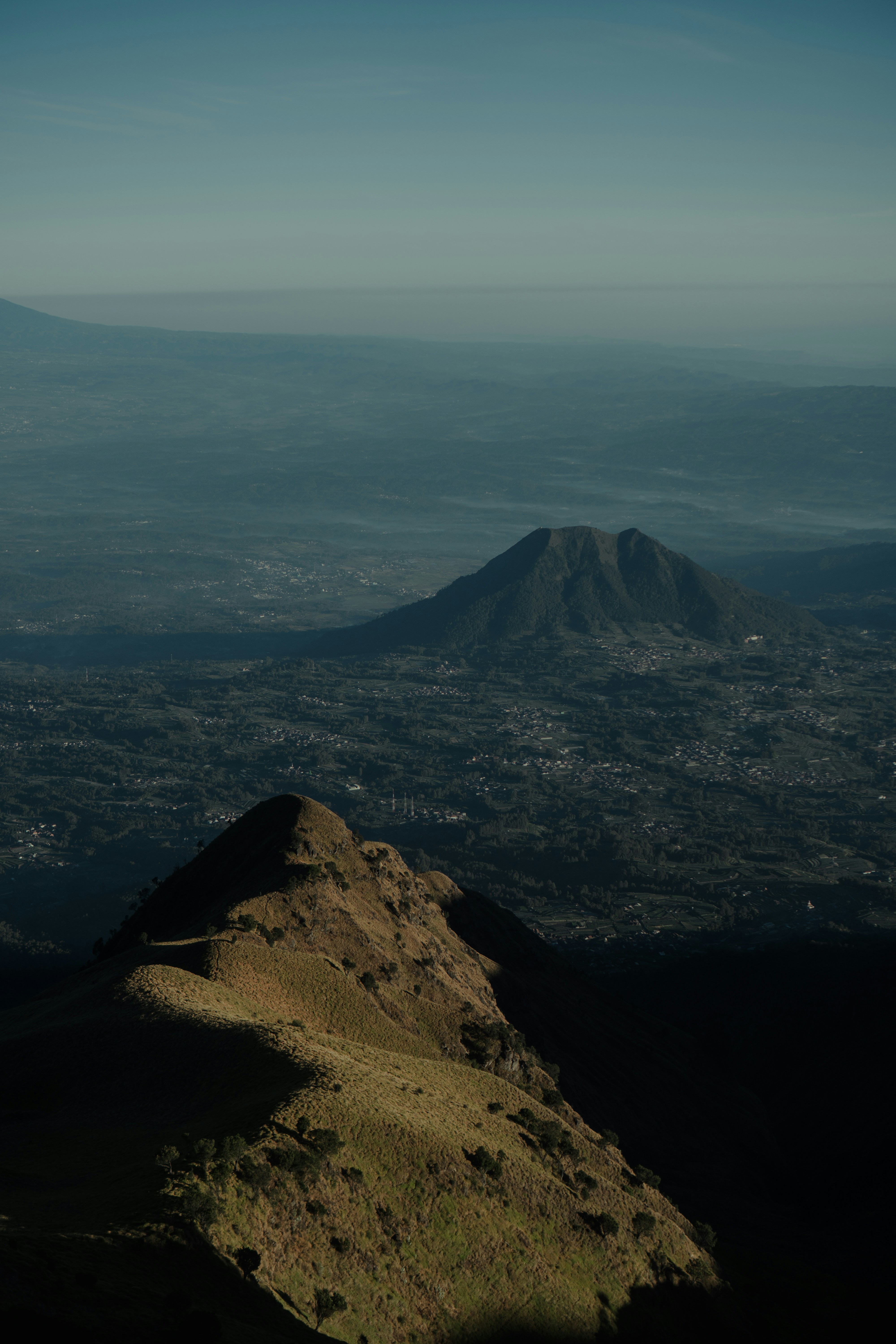 Ridge at First Light: A Quiet Cradle Over the Valley