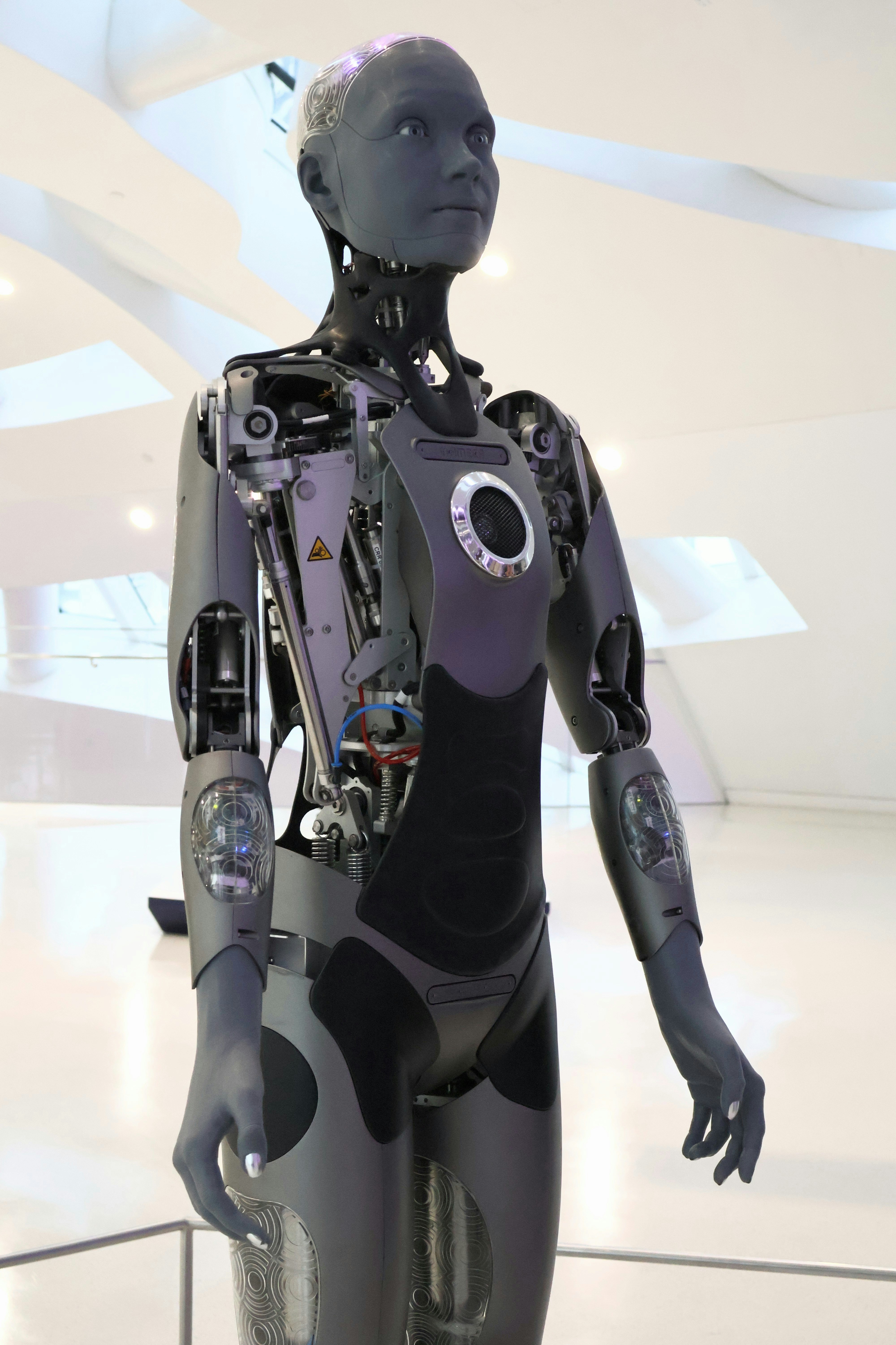 Cloaked in Robotics: A humanoid statue in a bright gallery