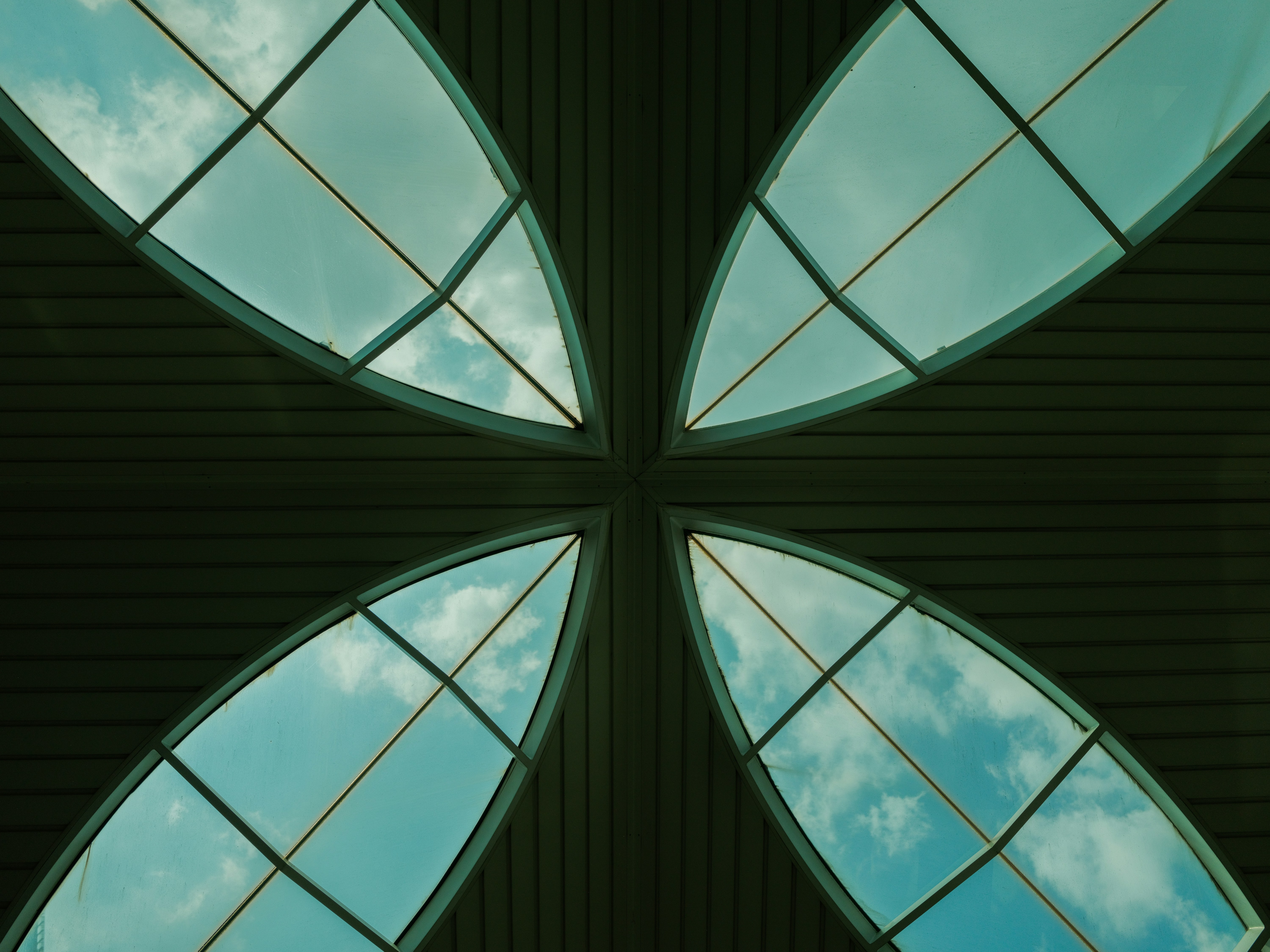 Symmetrical skylight petals: a fourfold convergence of glass and sky