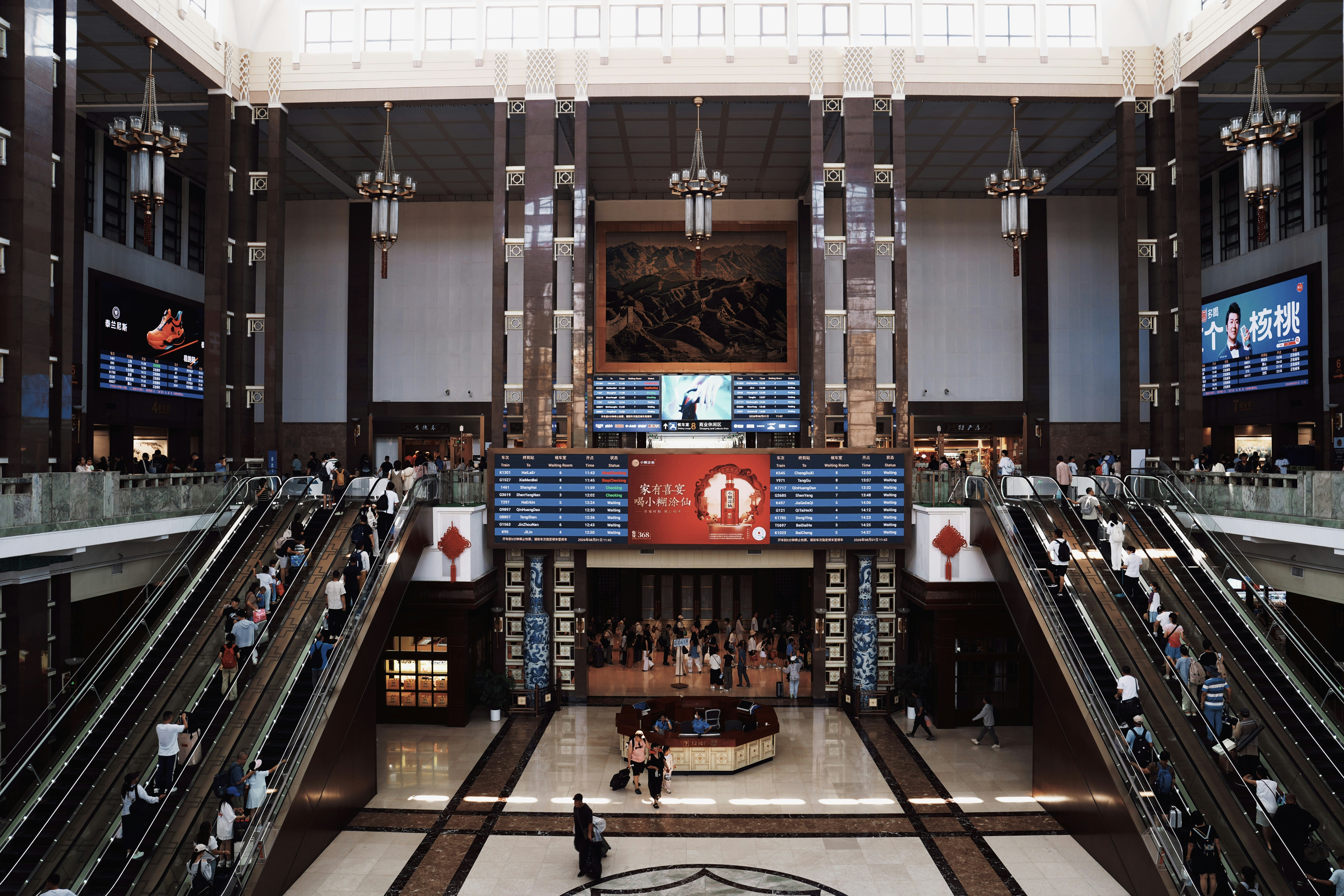 Grand Atrium, Clock Tower Board: People, Escalators and Digital Monitors