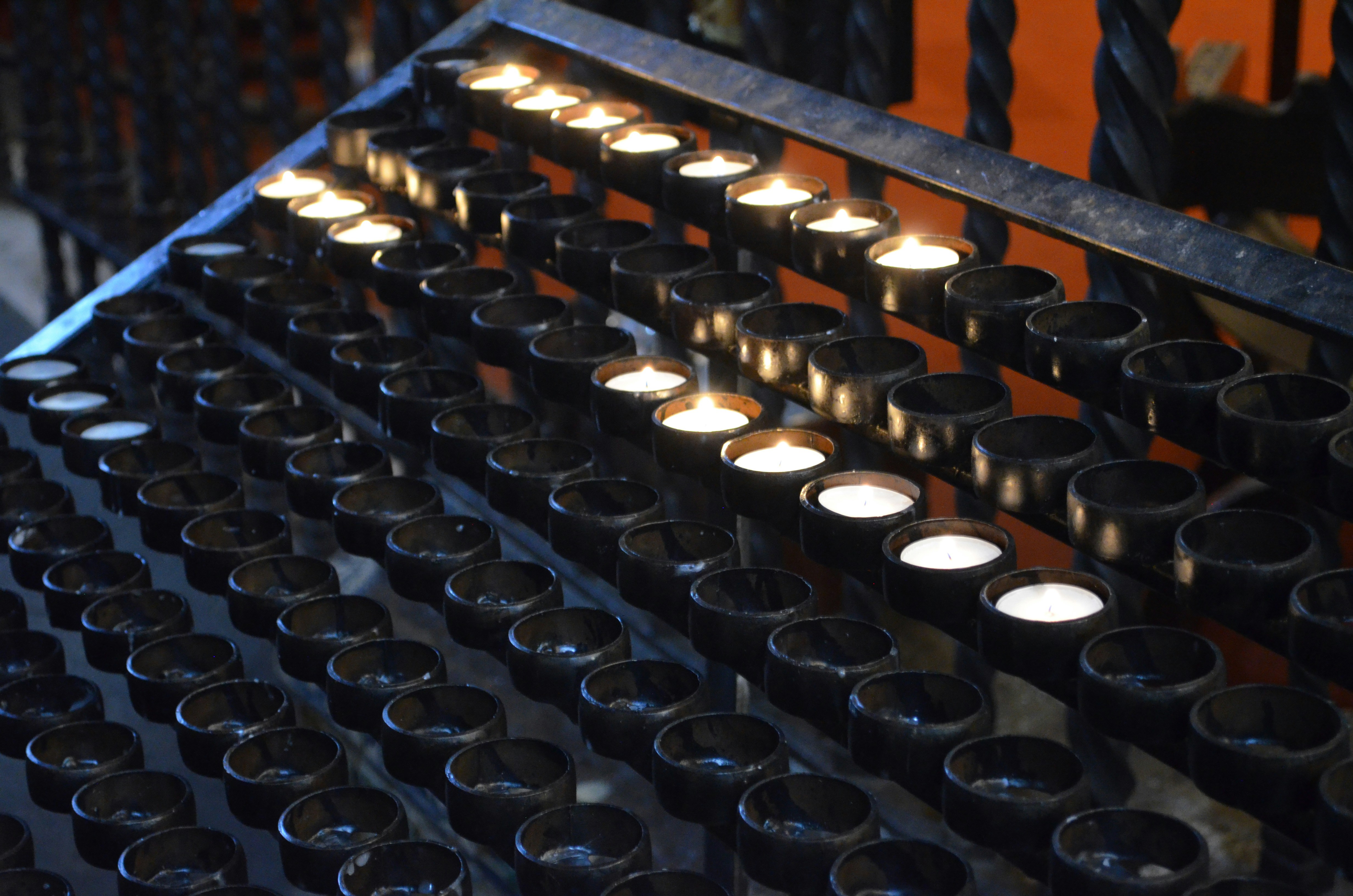 Rows of Quiet Lights: A Tiled Grid of Small Lit Cylinders