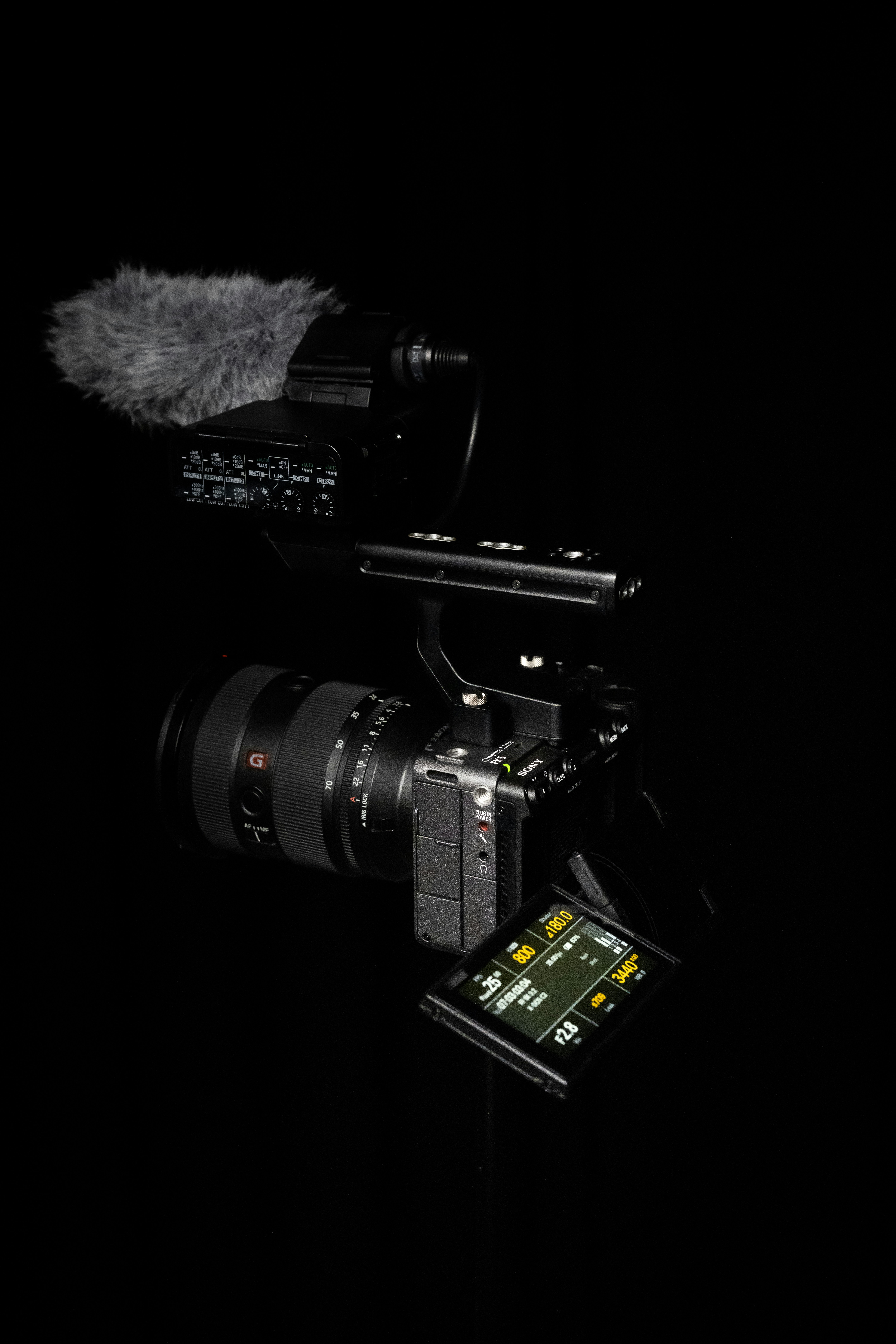 Low-Light Cinema Rig: A Sony a7R VI on a Minimalist Shoot