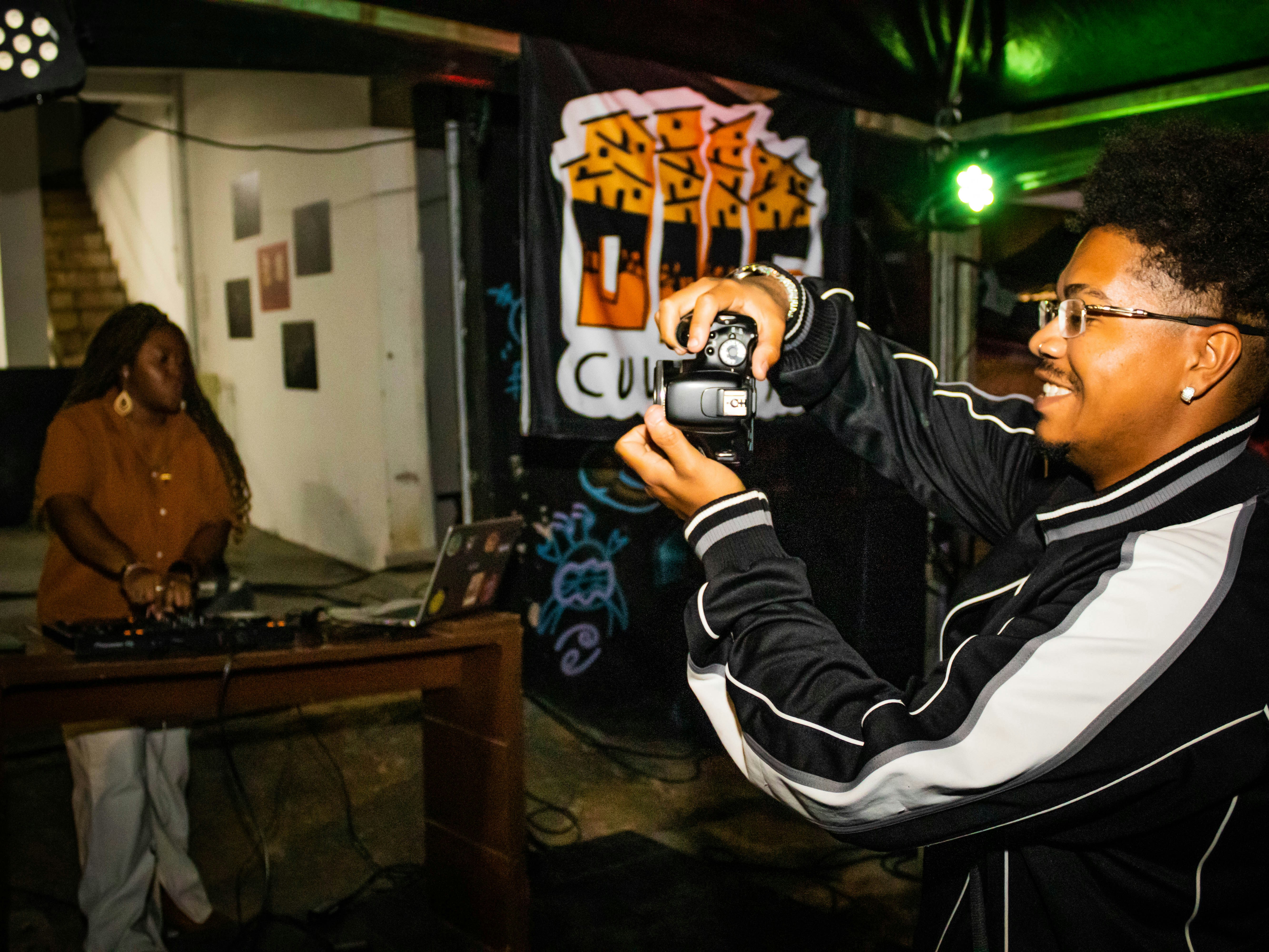 Snapshots in the Spotlight: Capturing a Live Portrait with a Momentary Smile