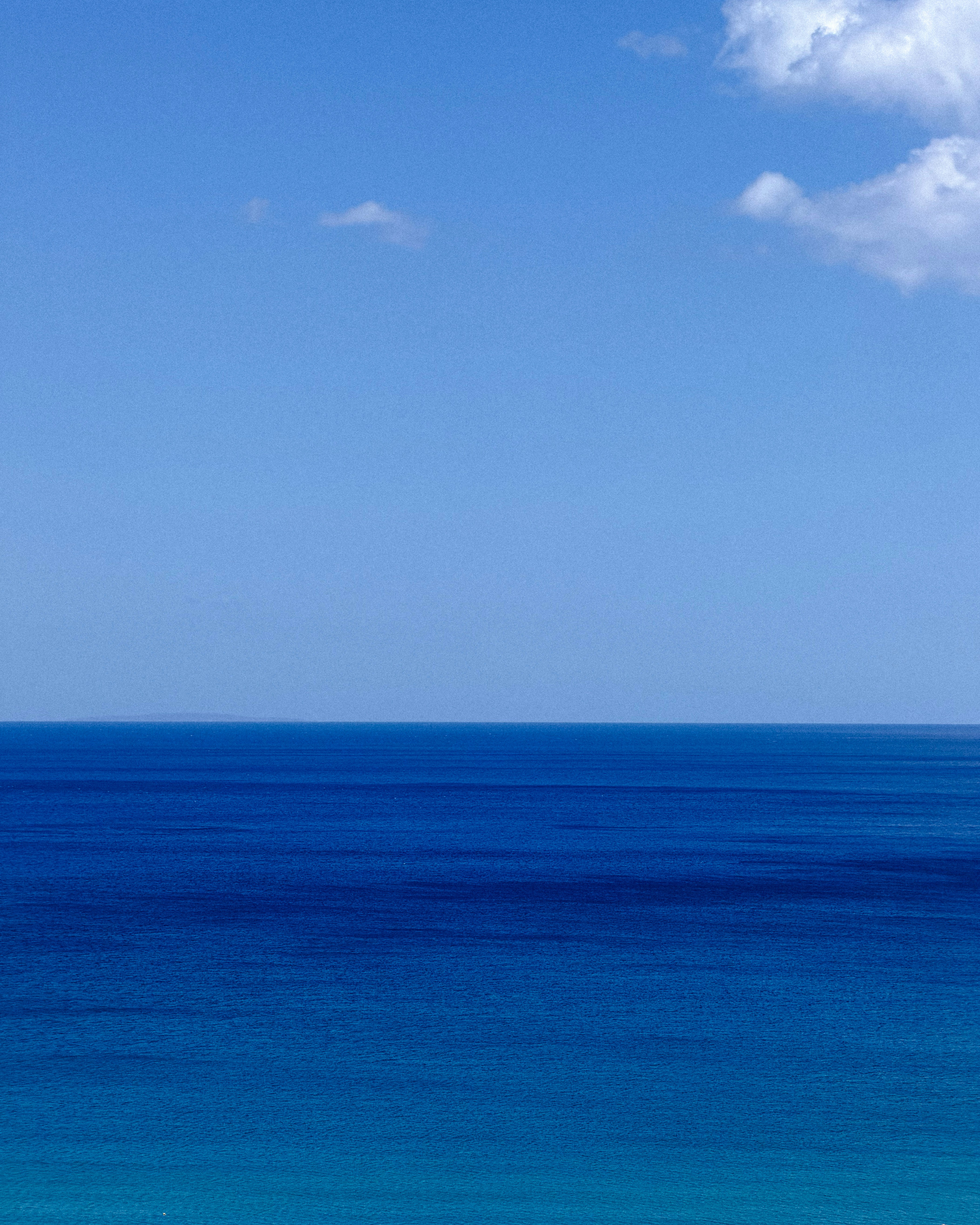 Horizon Between Sky and Sea