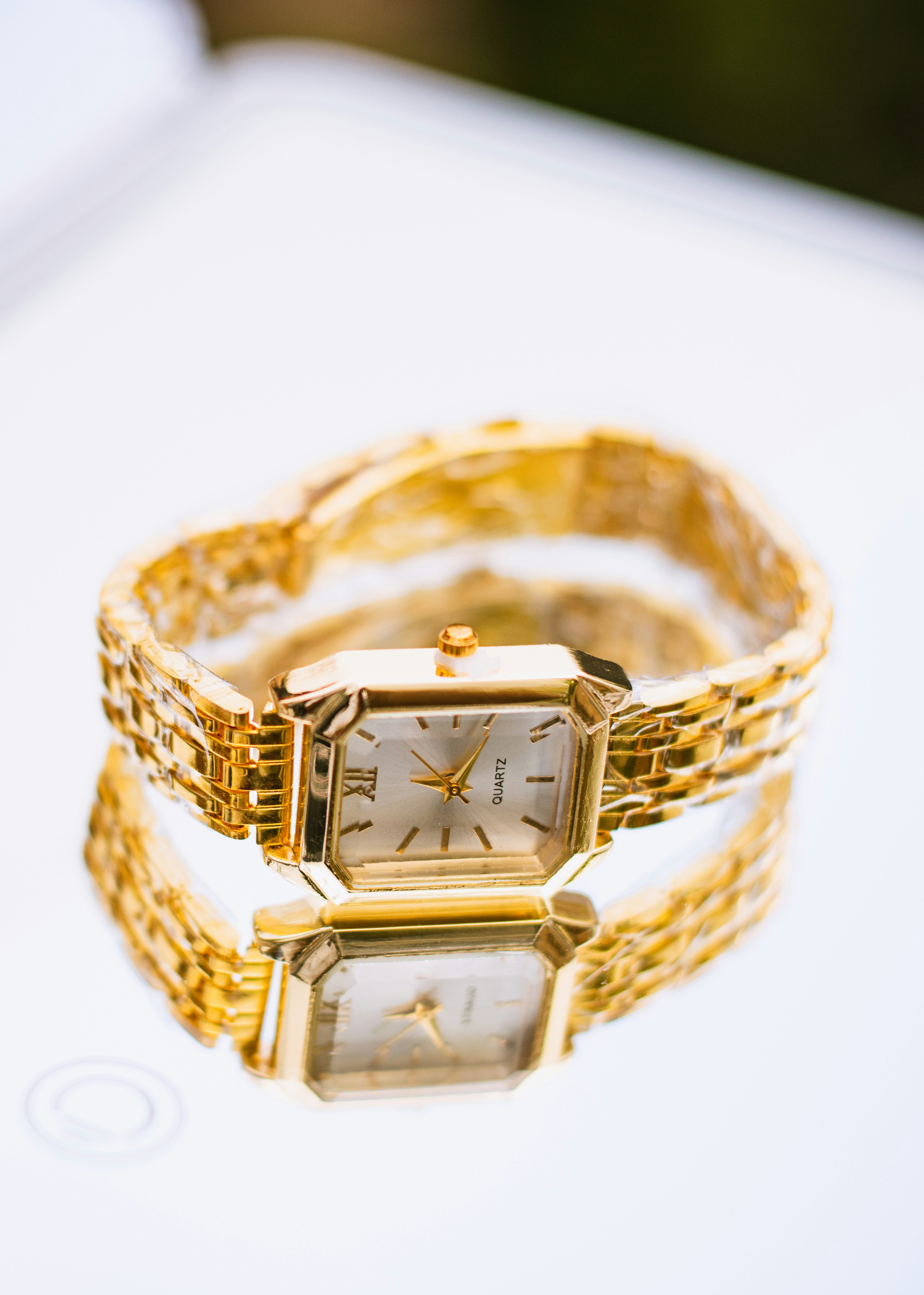 Golden Timepiece: A Reflection of Craft on Glass