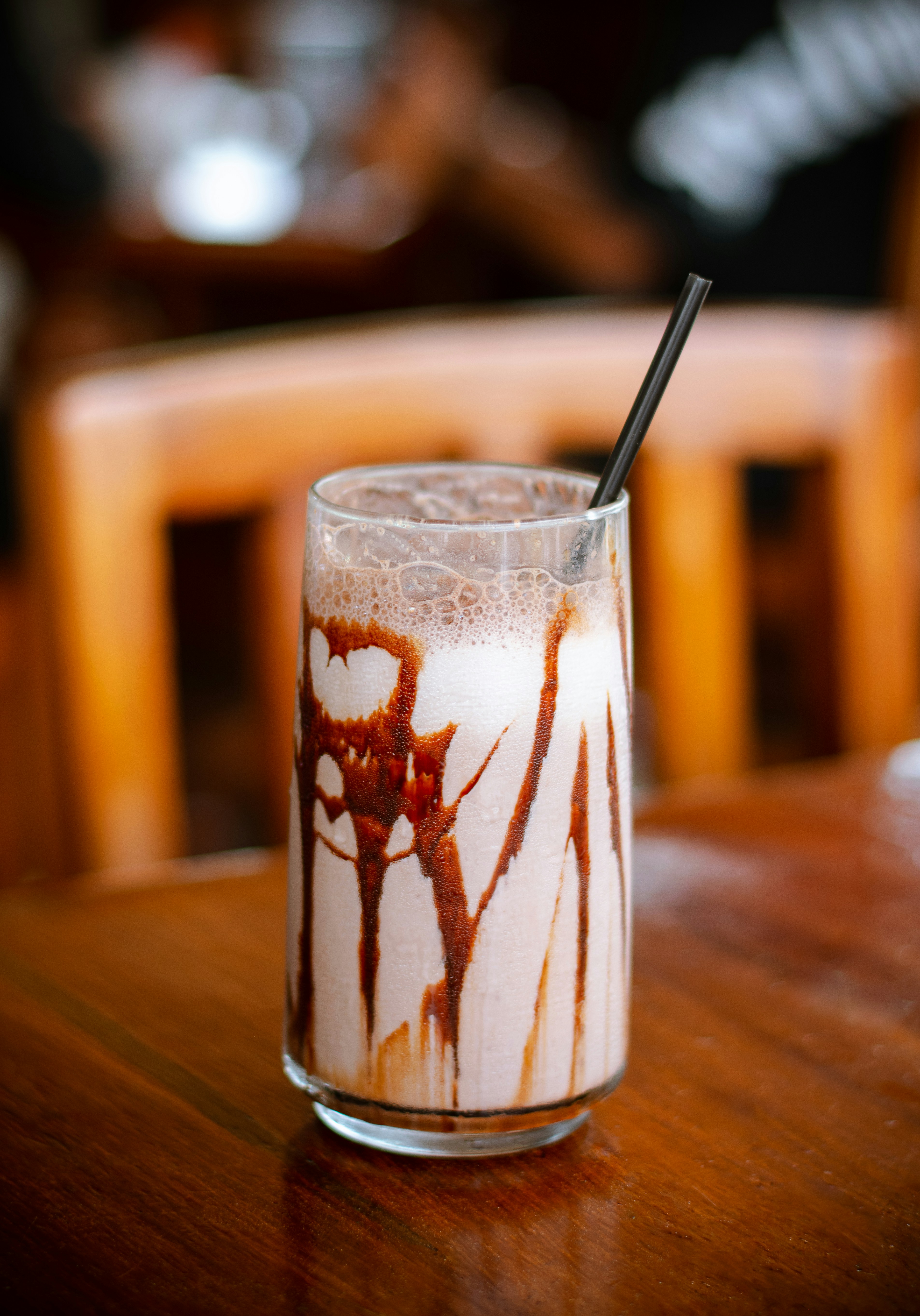 Creamy Fizz: A Chocolate-Swirled Beverage Steeped in Quiet Focus