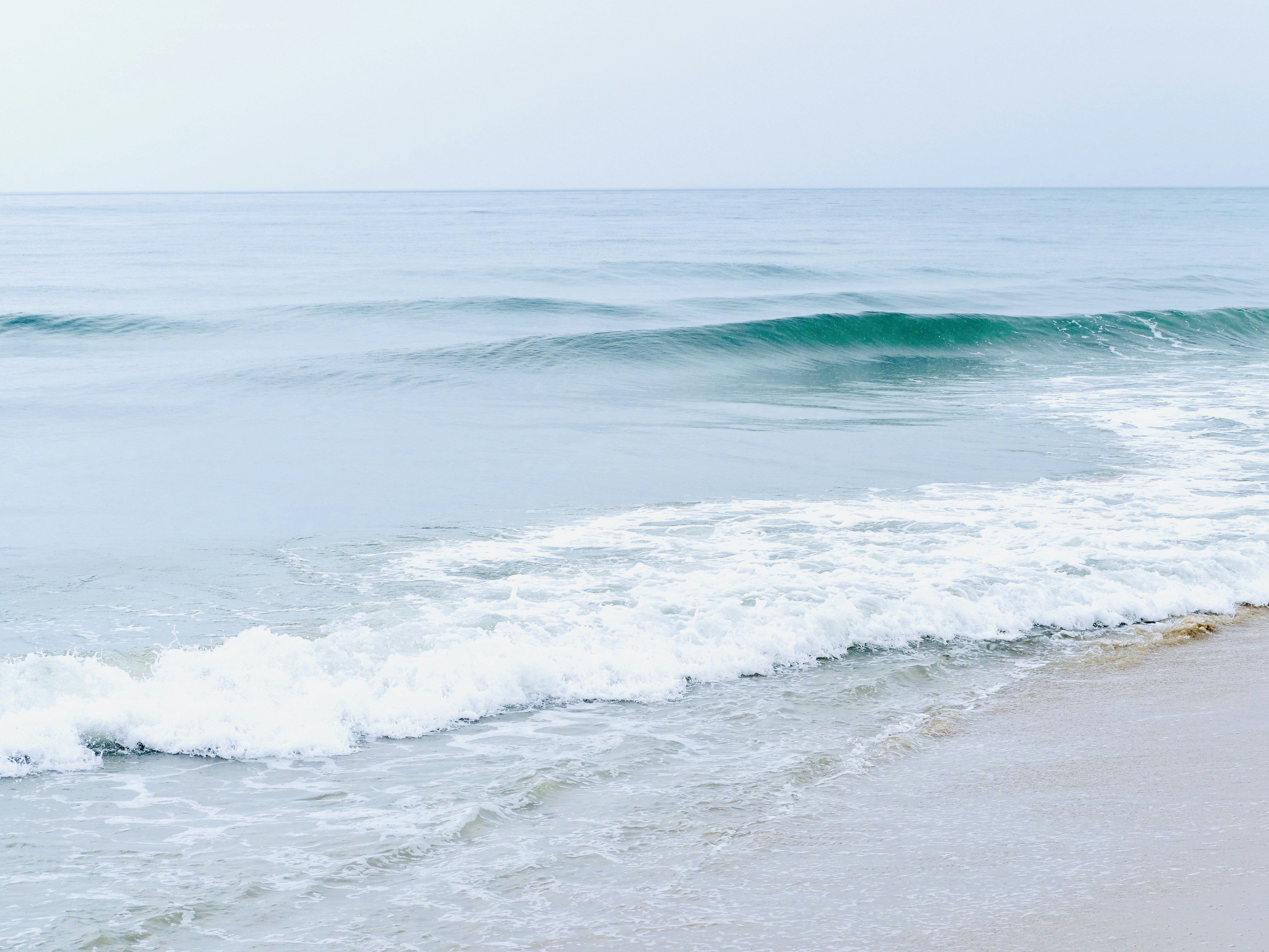 Soft Atlantic Crest: A Quiet Shoreline in Morning Light