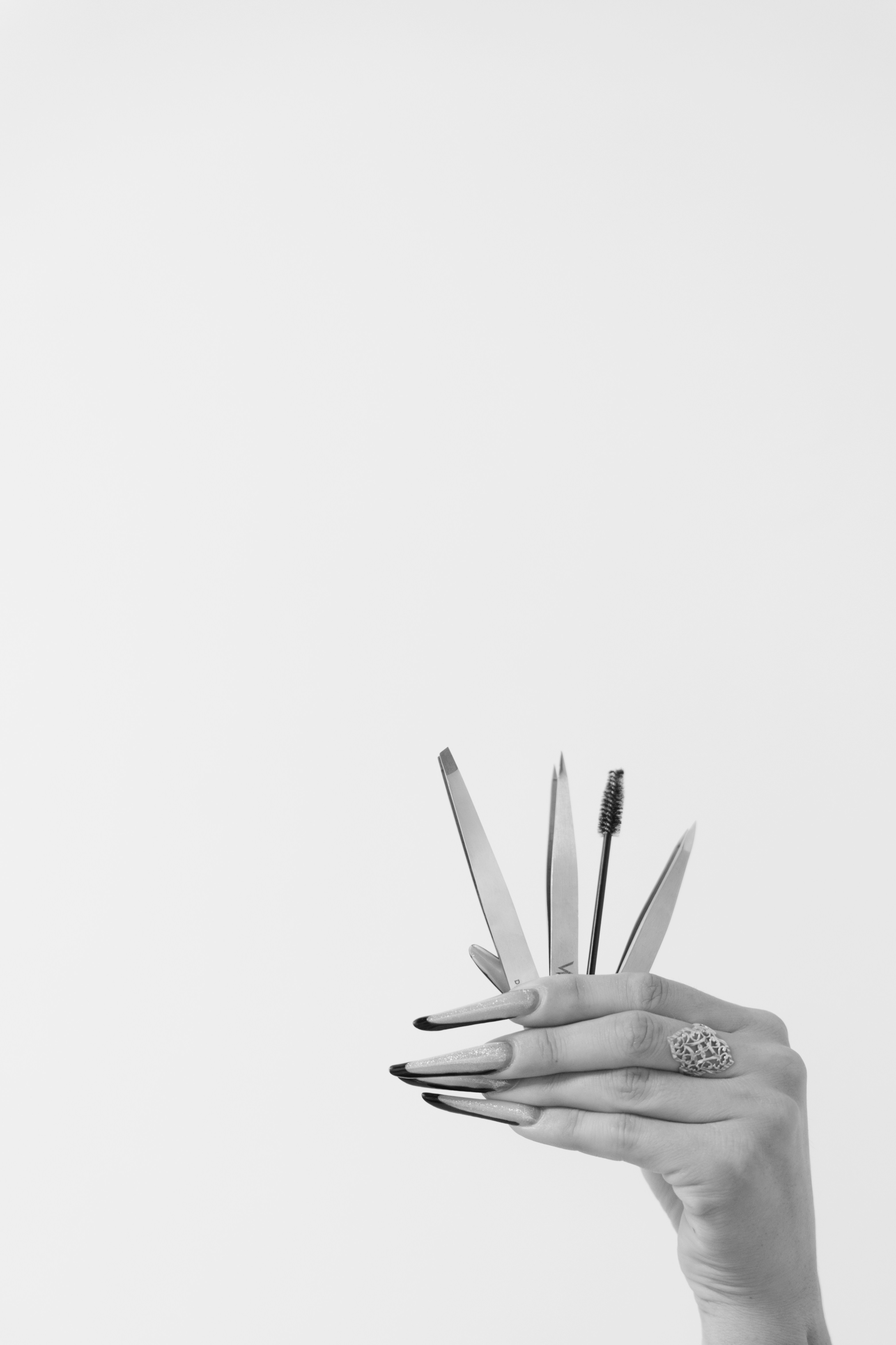 Graceful Extend: Sculpted Tools in a Minimalist Hand