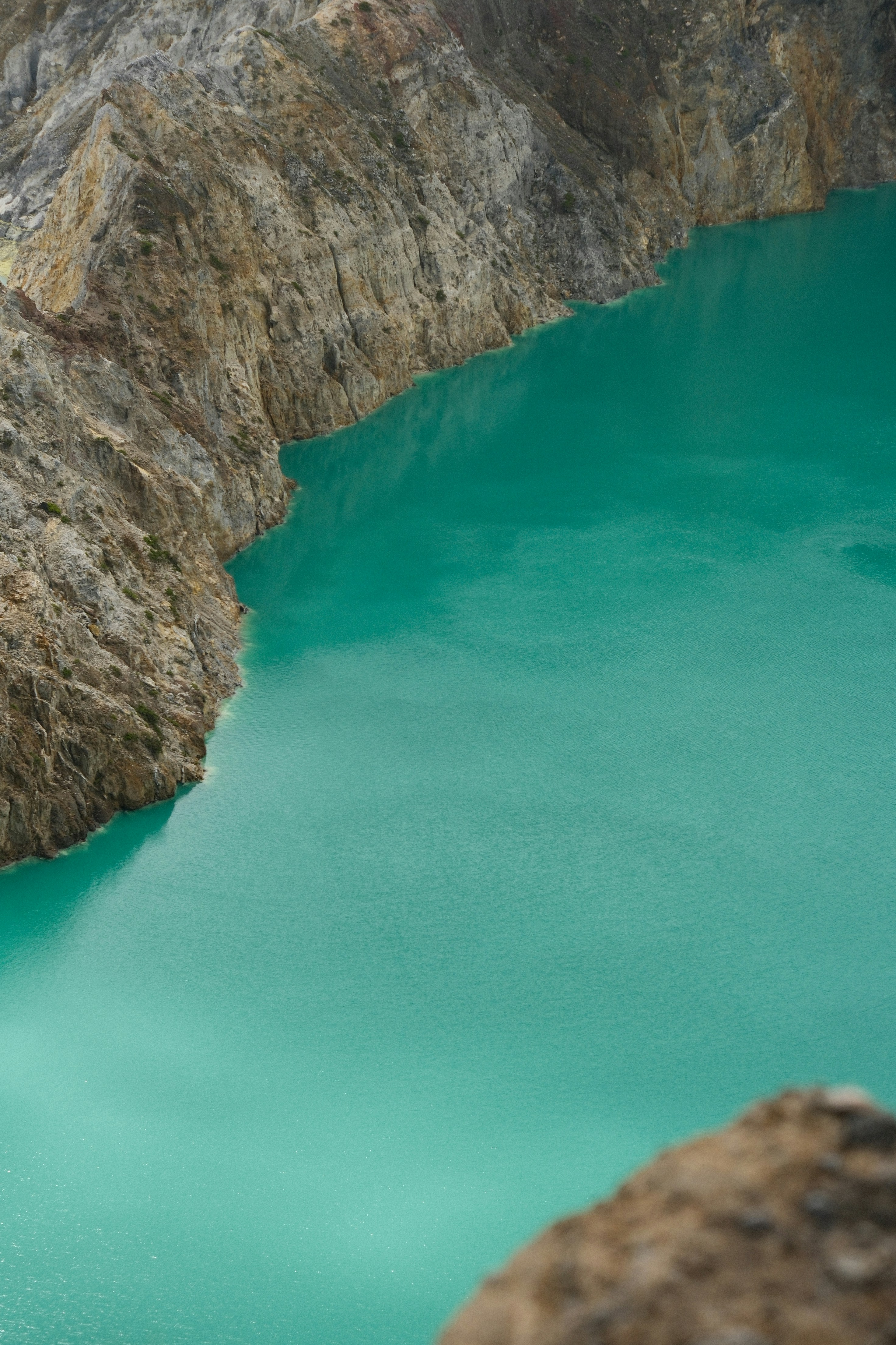 Azure Nook: A Cliffside Lagoon Crowned by Turquoise Calm