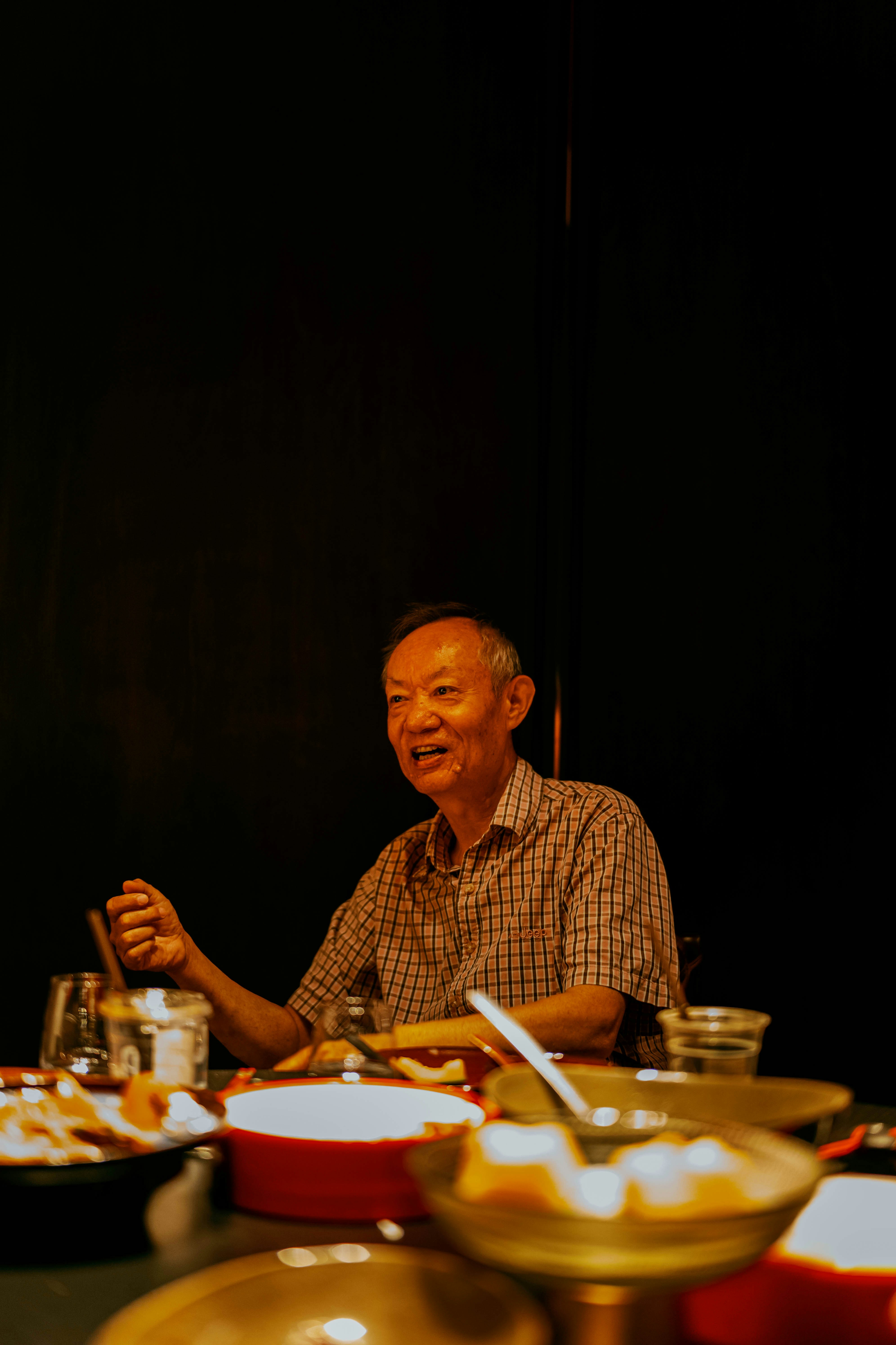 Midday Dinner Conversation: A warm moment at the dining table