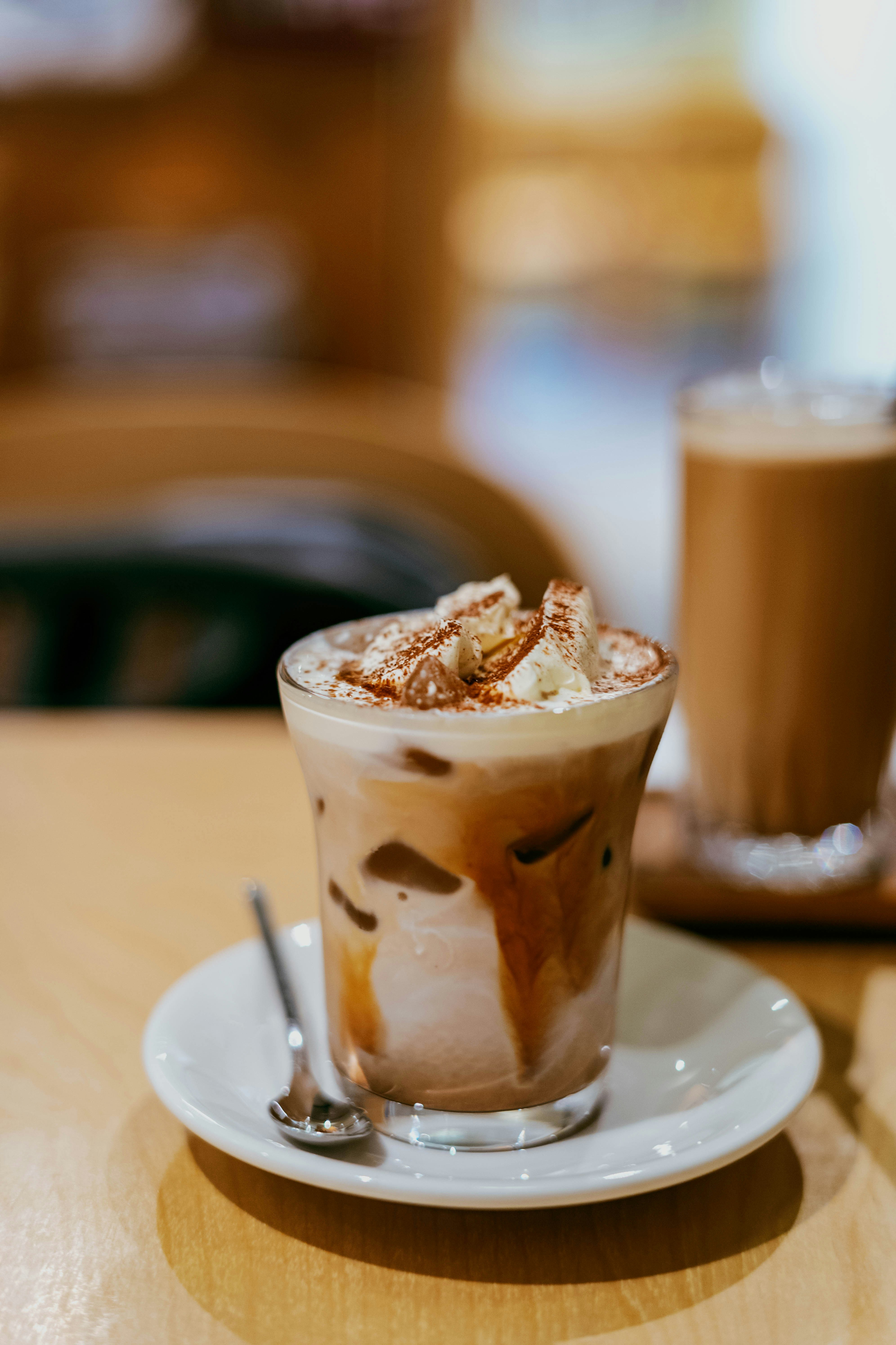 Creamy Coffee Crown: A Latte Portrait on a Sunny Café Table