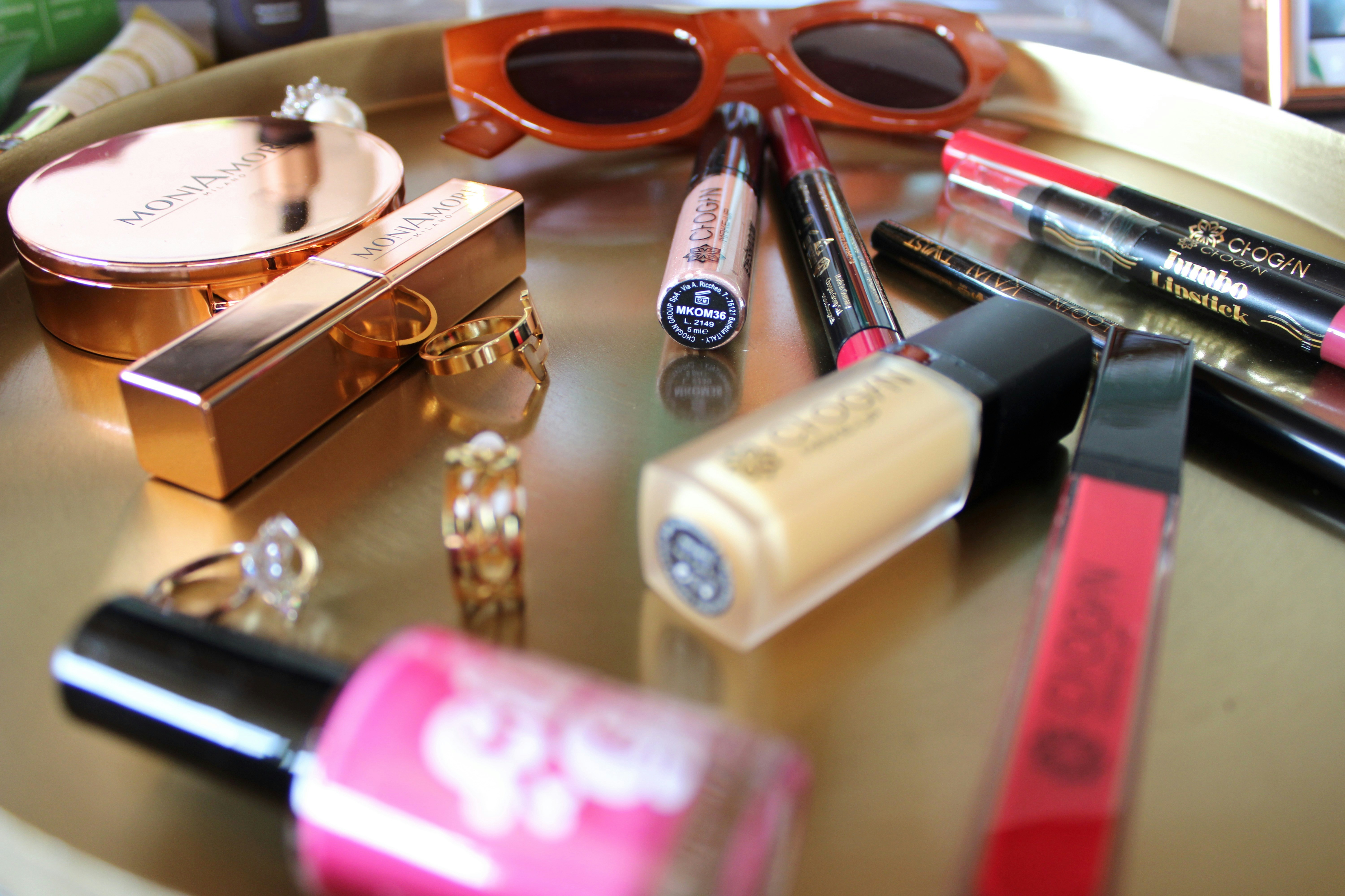 Gloss and Glitter: A Spotlight on Everyday Beauty Tools