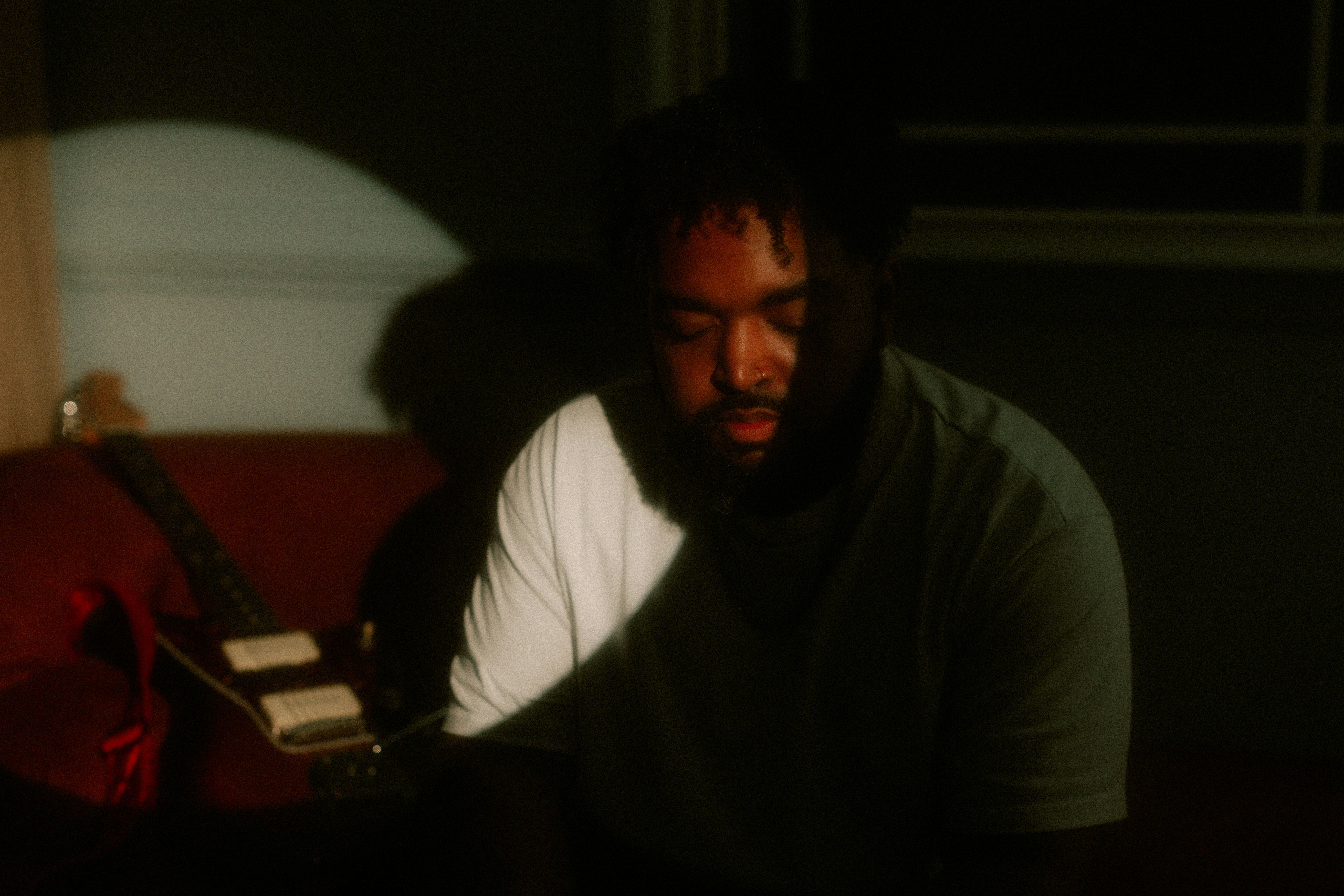 Nightfelt: A Quiet Moment with Ambient Light and Soft Shadows