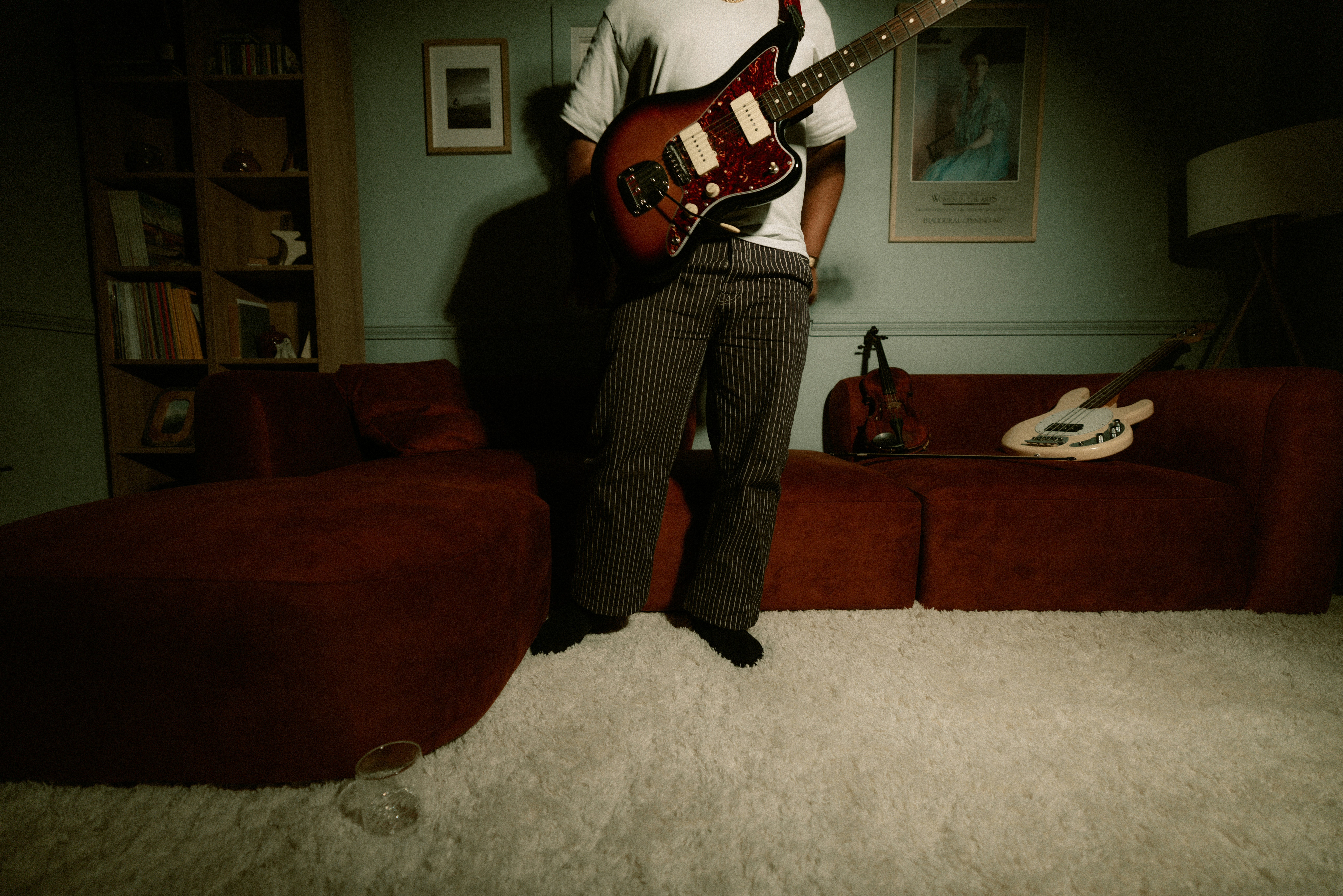 Midfield Guitars: A Quiet Jam in a Cozy Room