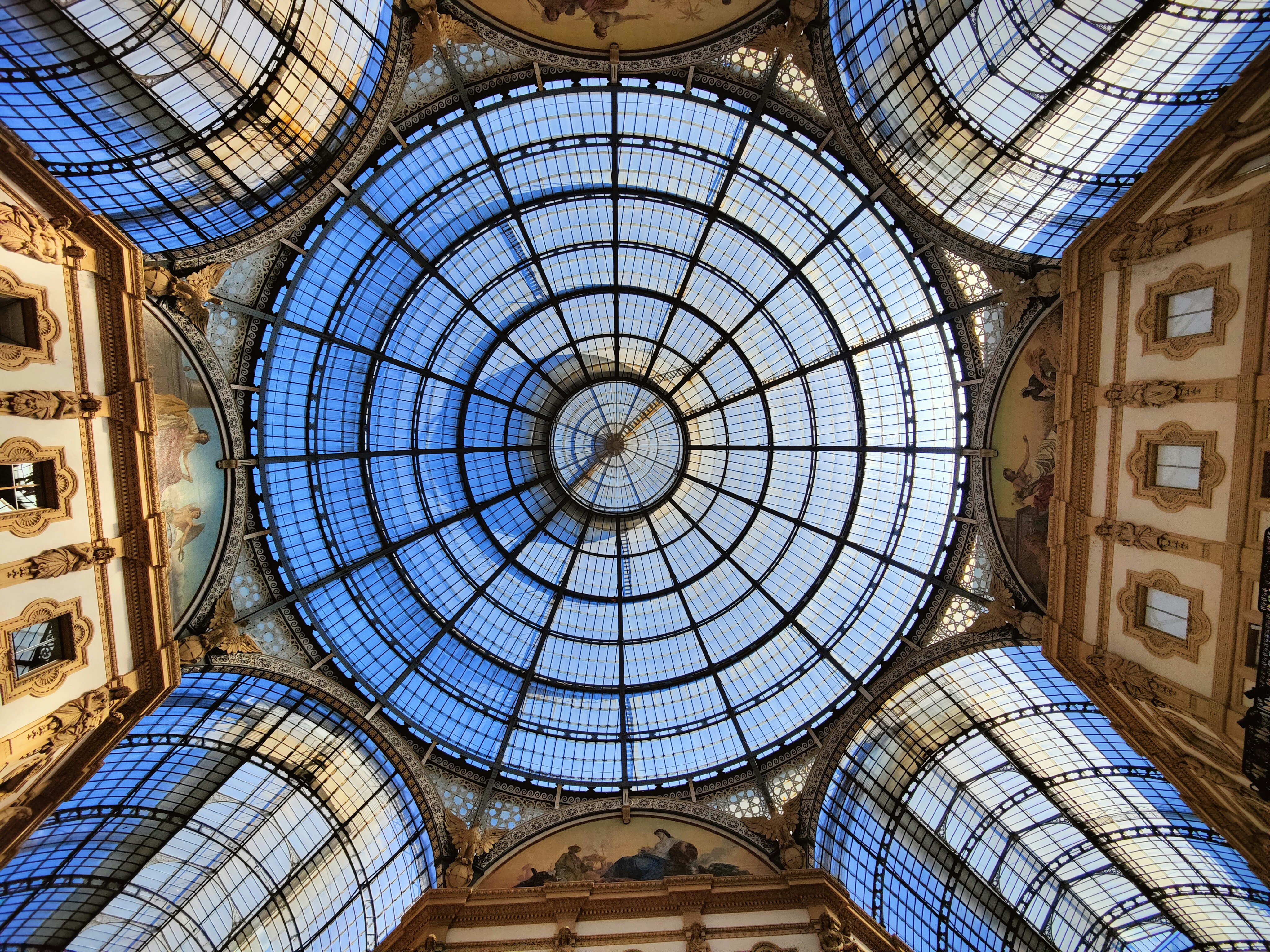 Circular Glass Roof: Cadence of Architecture