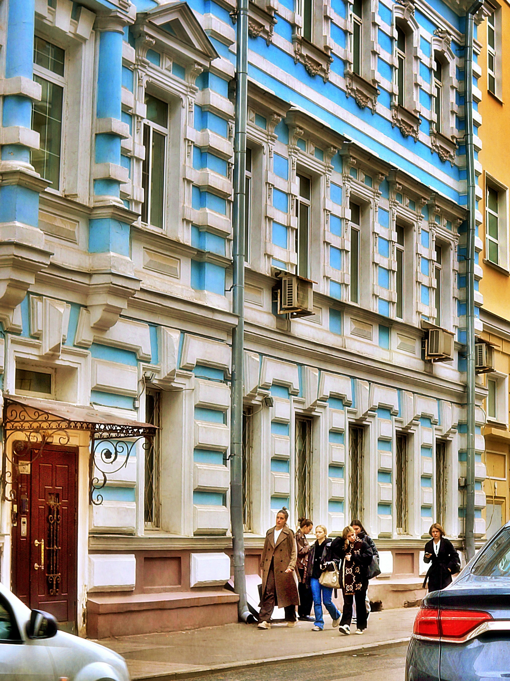 Pastel Facade Walk: A City Block in Soft Focus