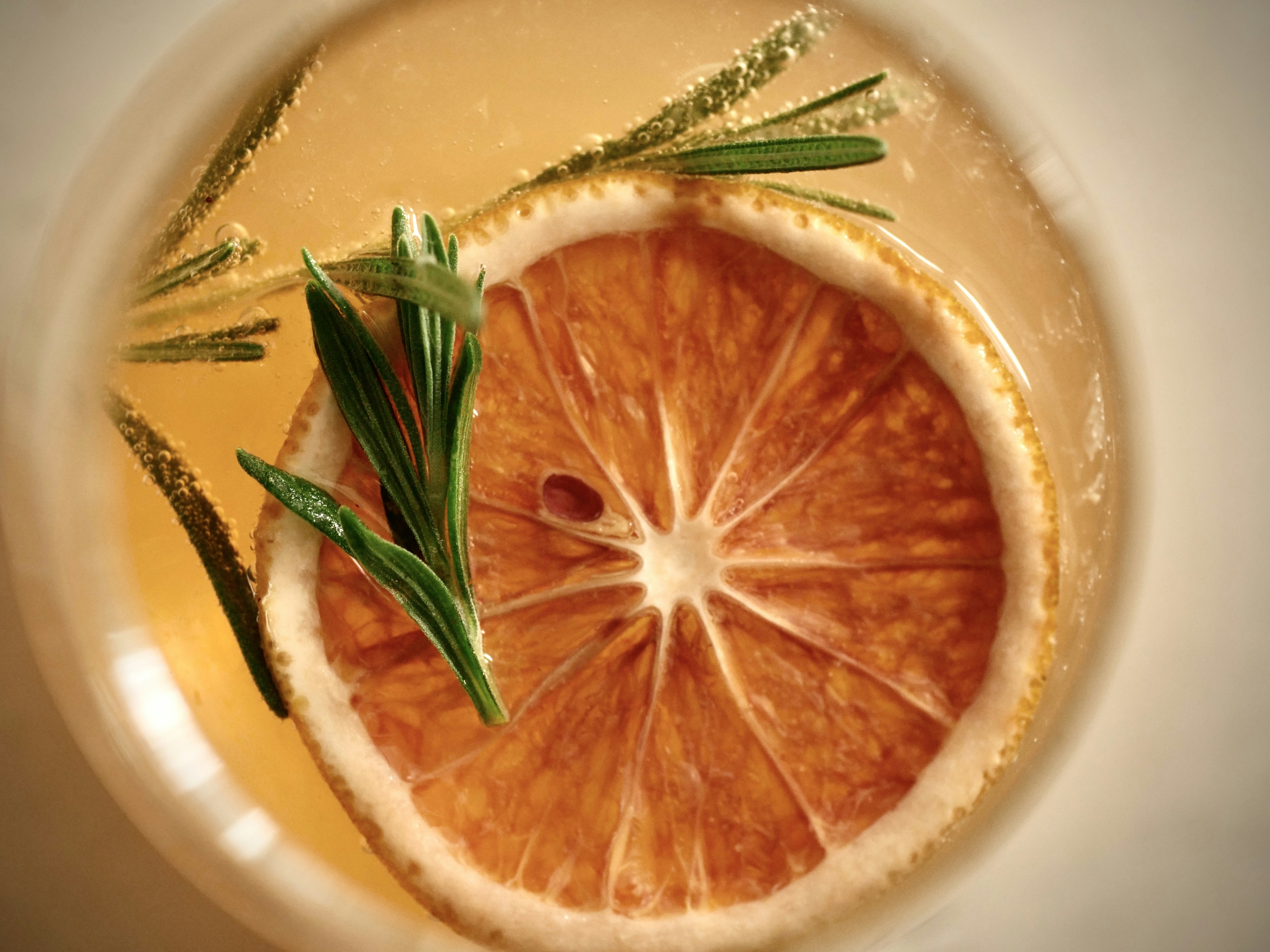Citrus Ring in Glass: A Rosemary-Flecked Sip