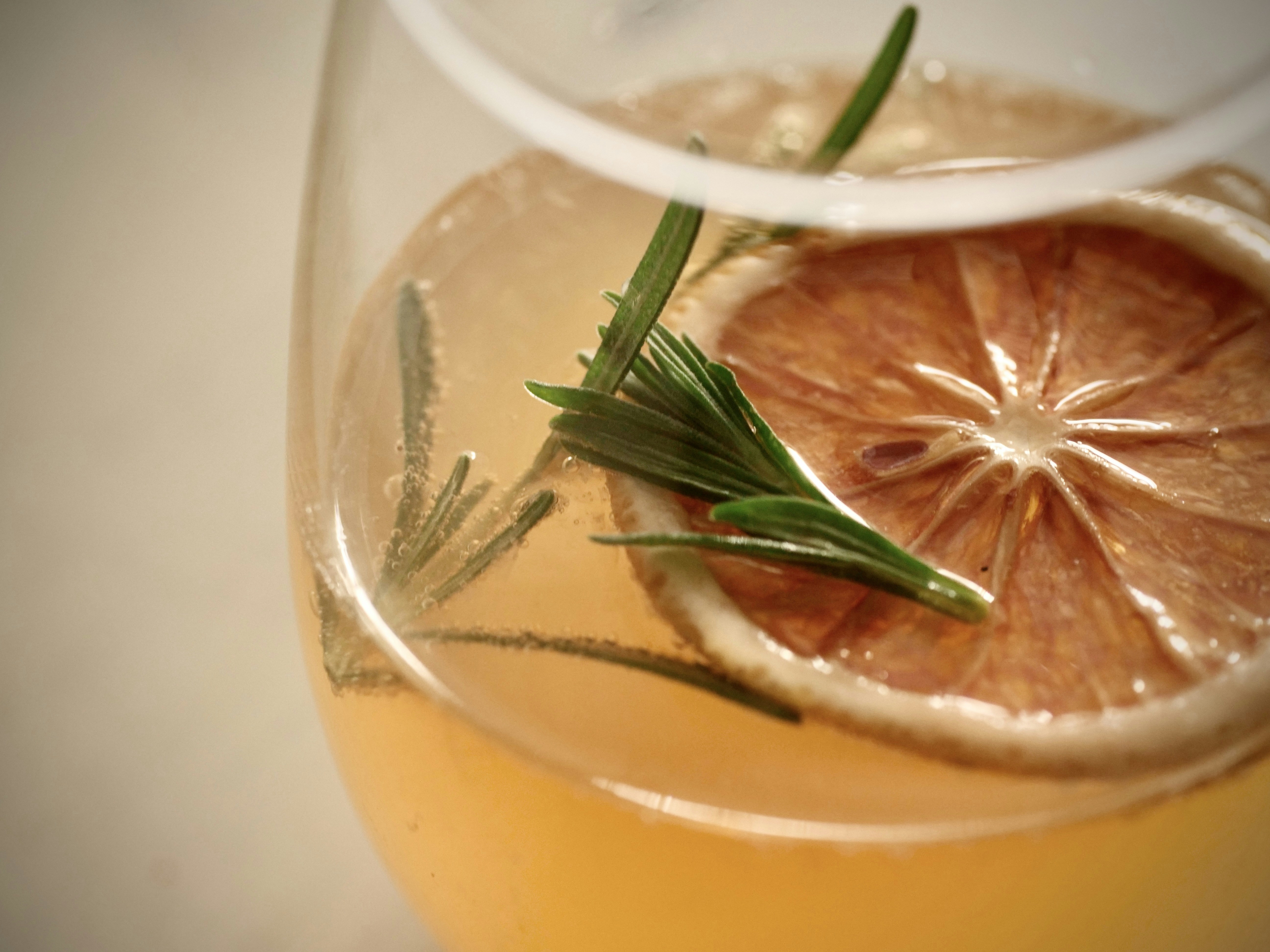Citrus Glow: A Rosemary-Infused Sip with Dry-Limned Slices