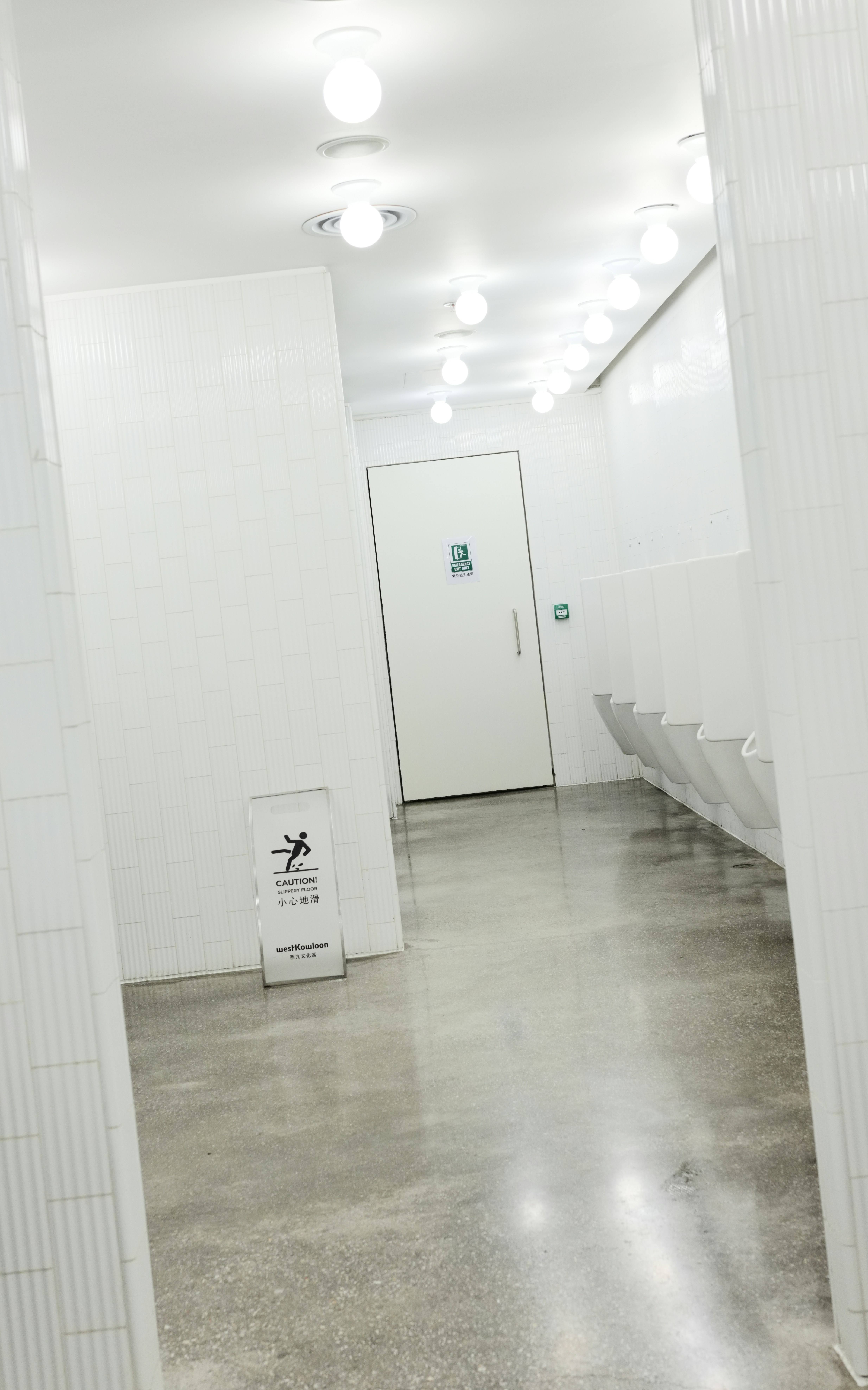 Sterile Corridor Echoes: A Minimalist White Hall with Repeating Lights