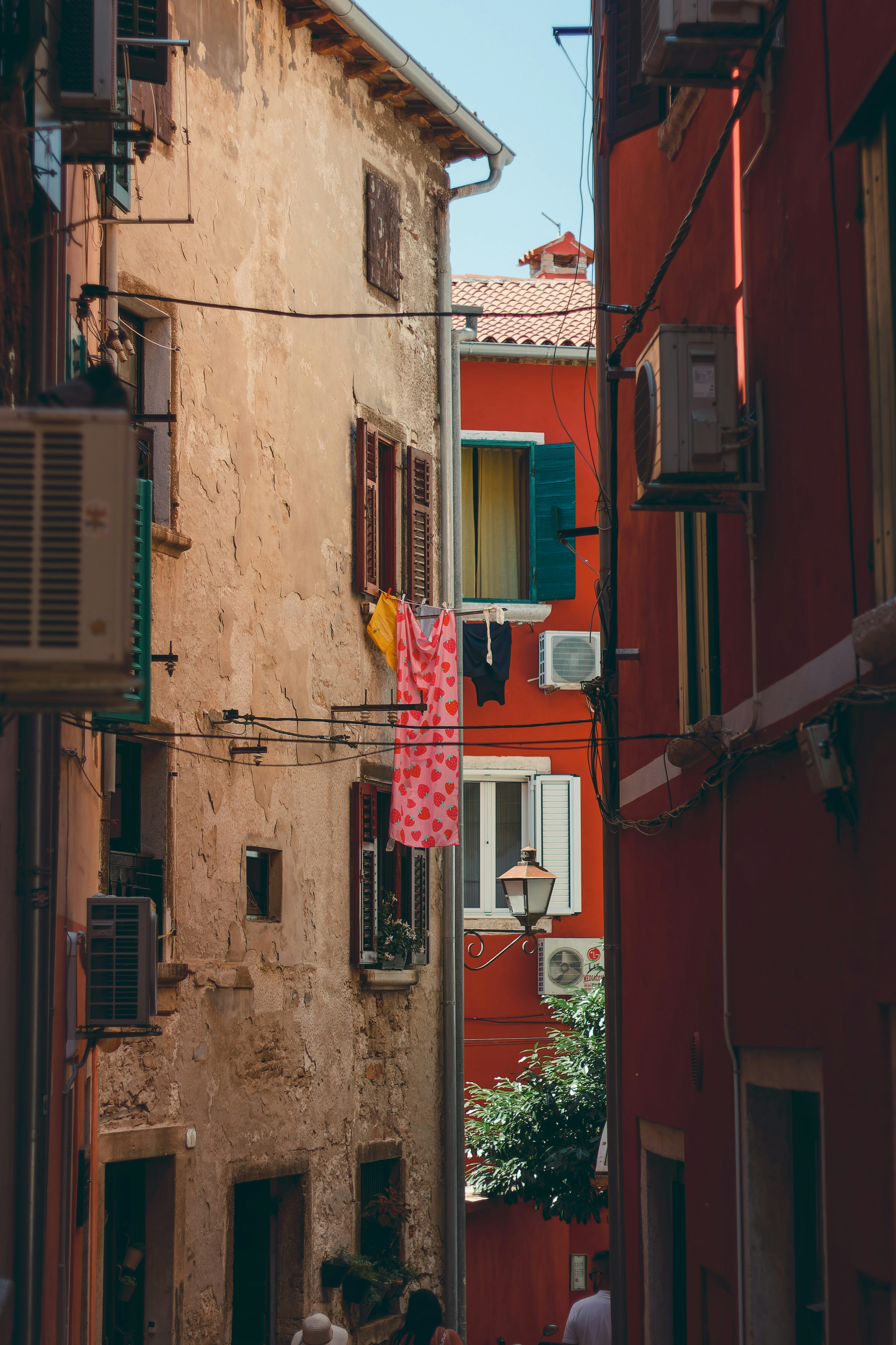 Close-Quarters Lane: Laundry Line Between Plaster and Red
