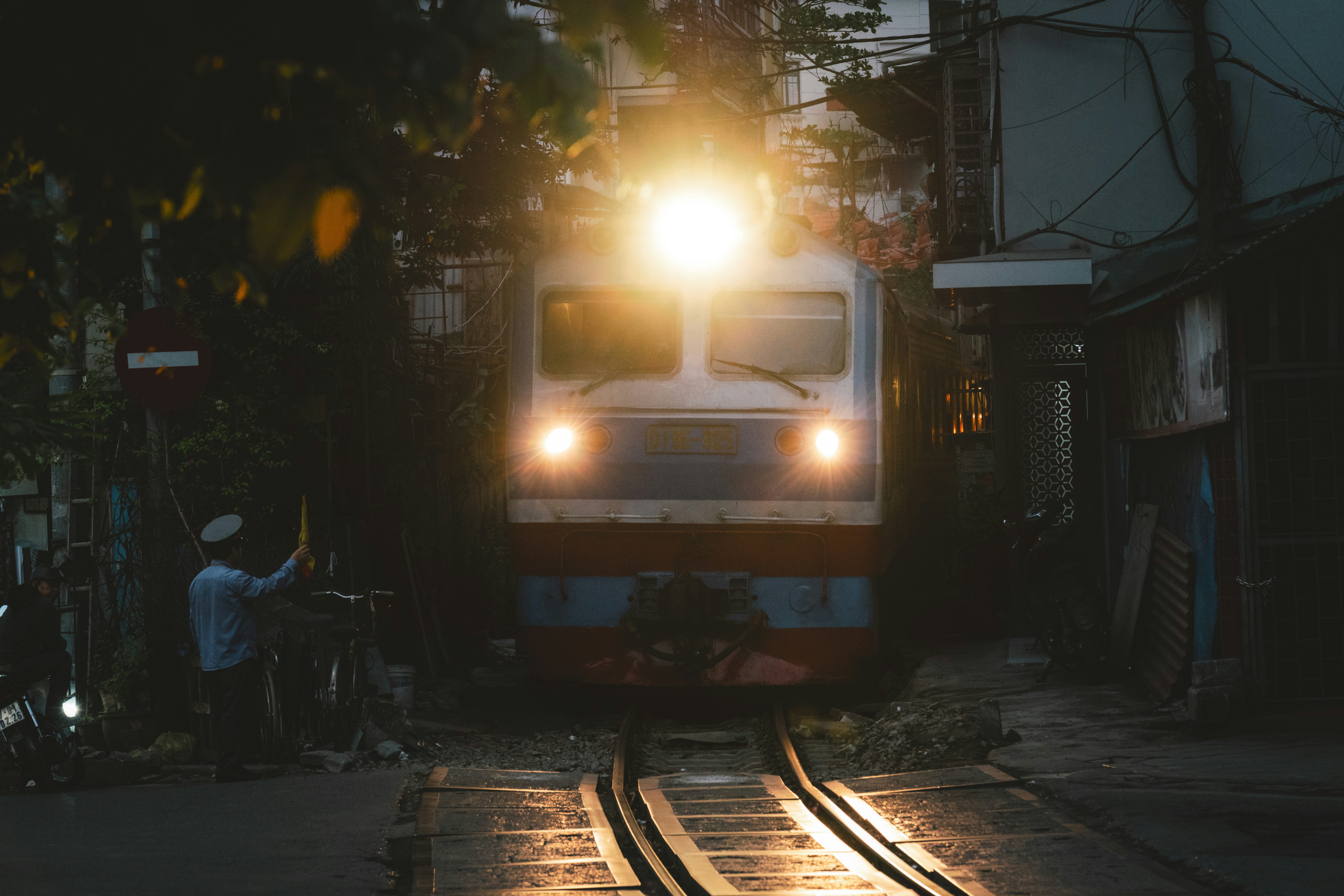 Headlight Express: A Luminous Train Cut through Narrow Tracks