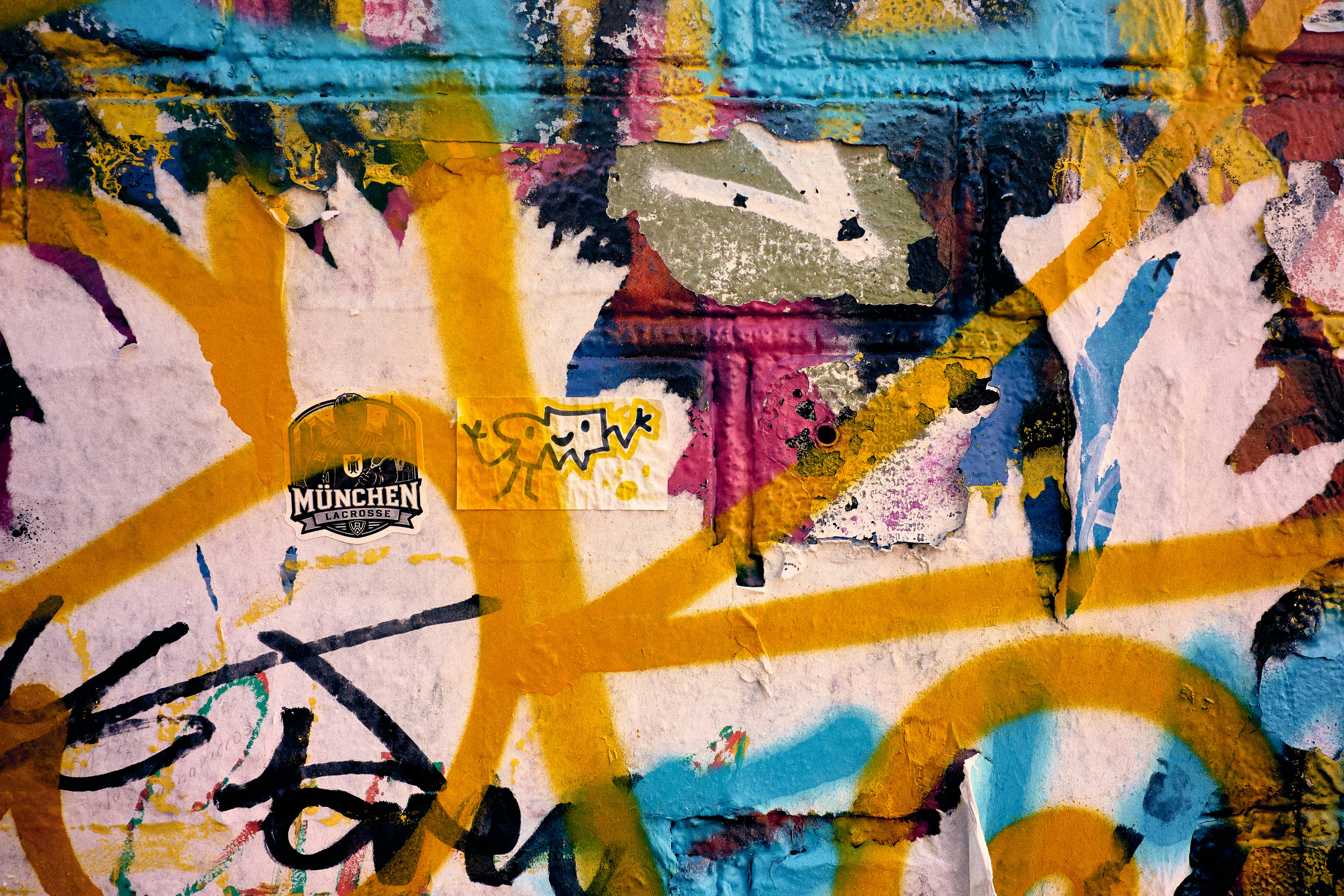 Color Graffiti Constellation: A Fragmented Wall in Warm Hues