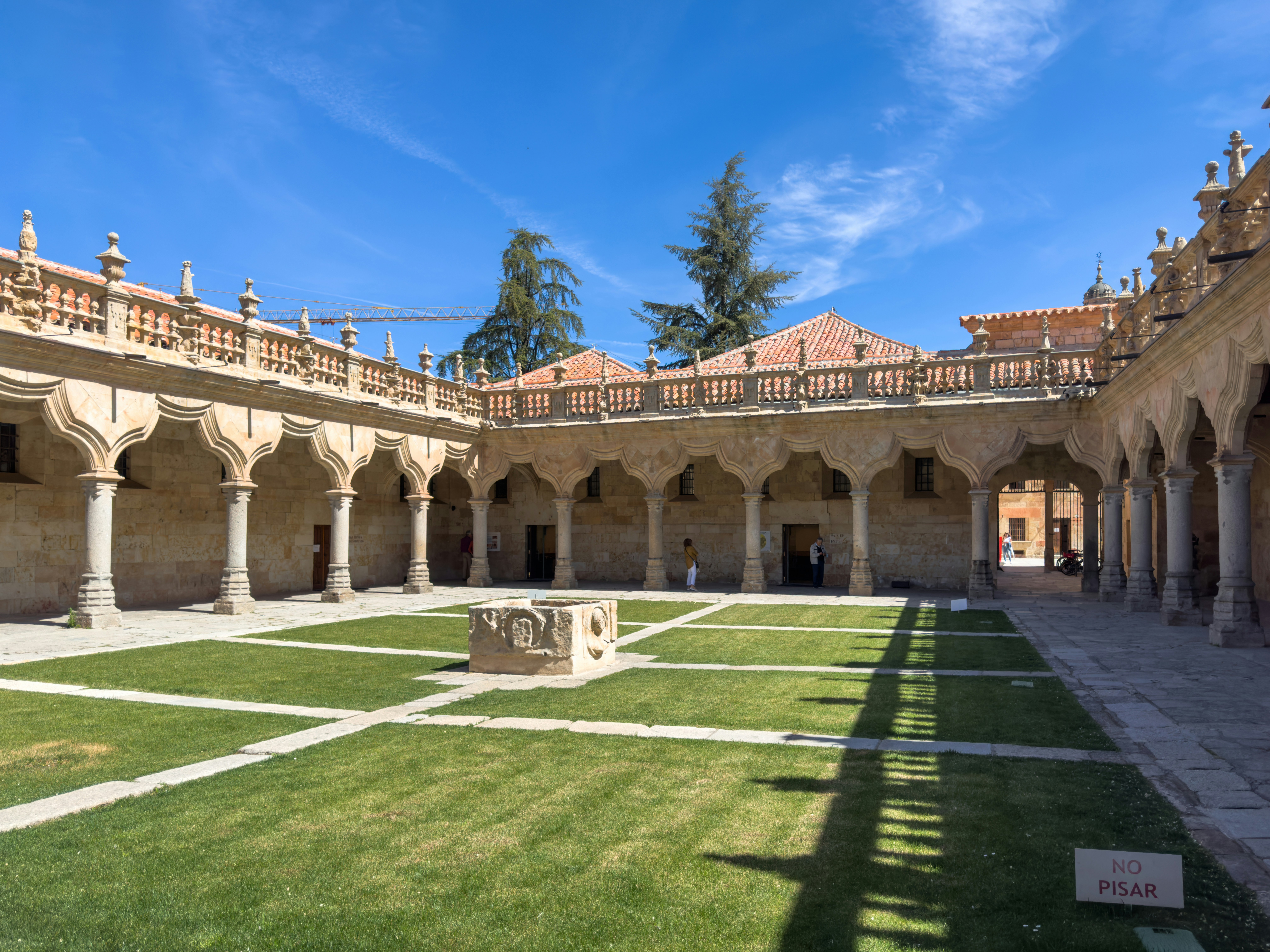 Junípero Courtyard: Sunlit Cloister with Central Stone Pedestal