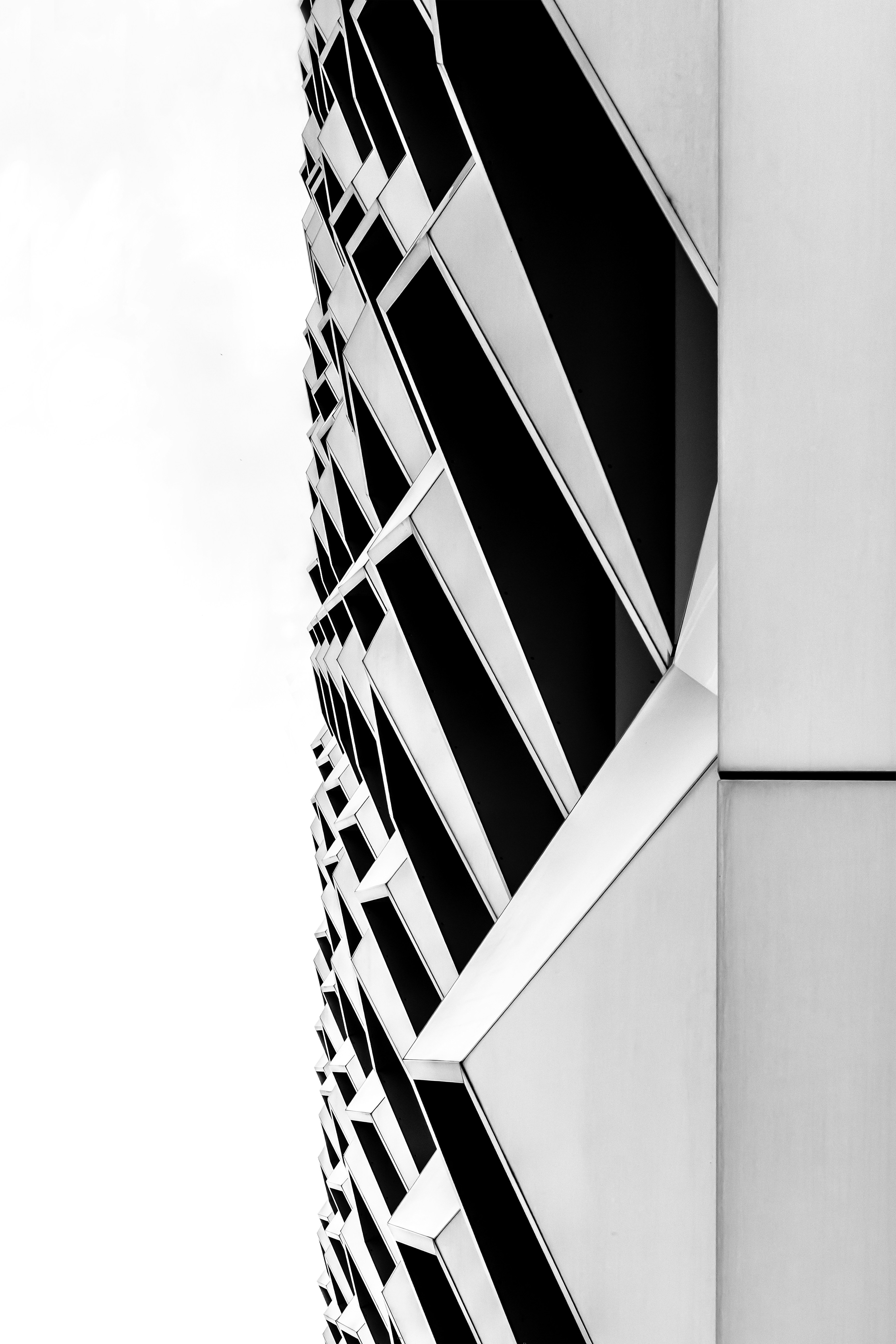 Infinite Facets: The Concrete Rhythm in Mono