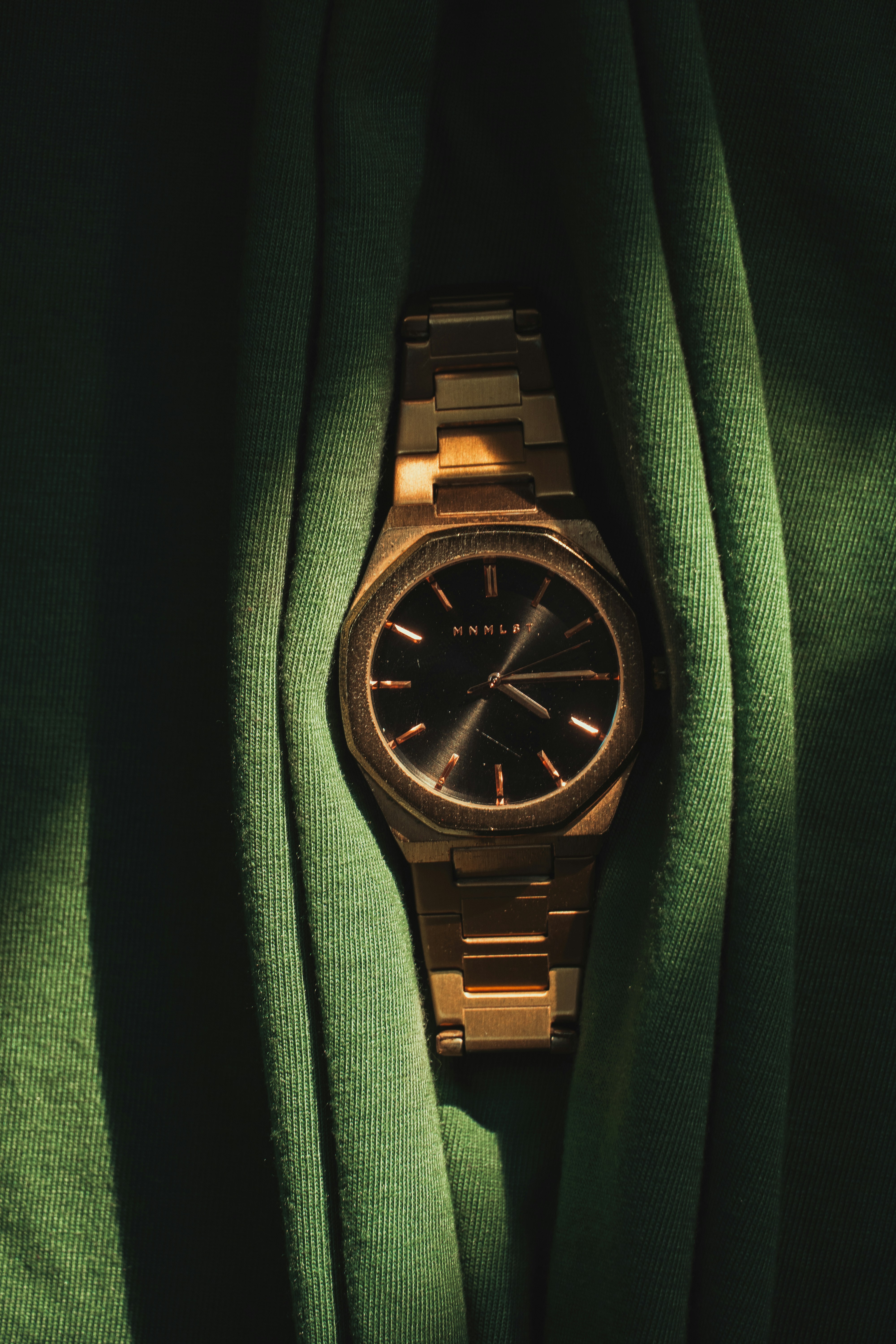 Green Velvet Timepiece: A Quiet Glint Between Fabric Folds