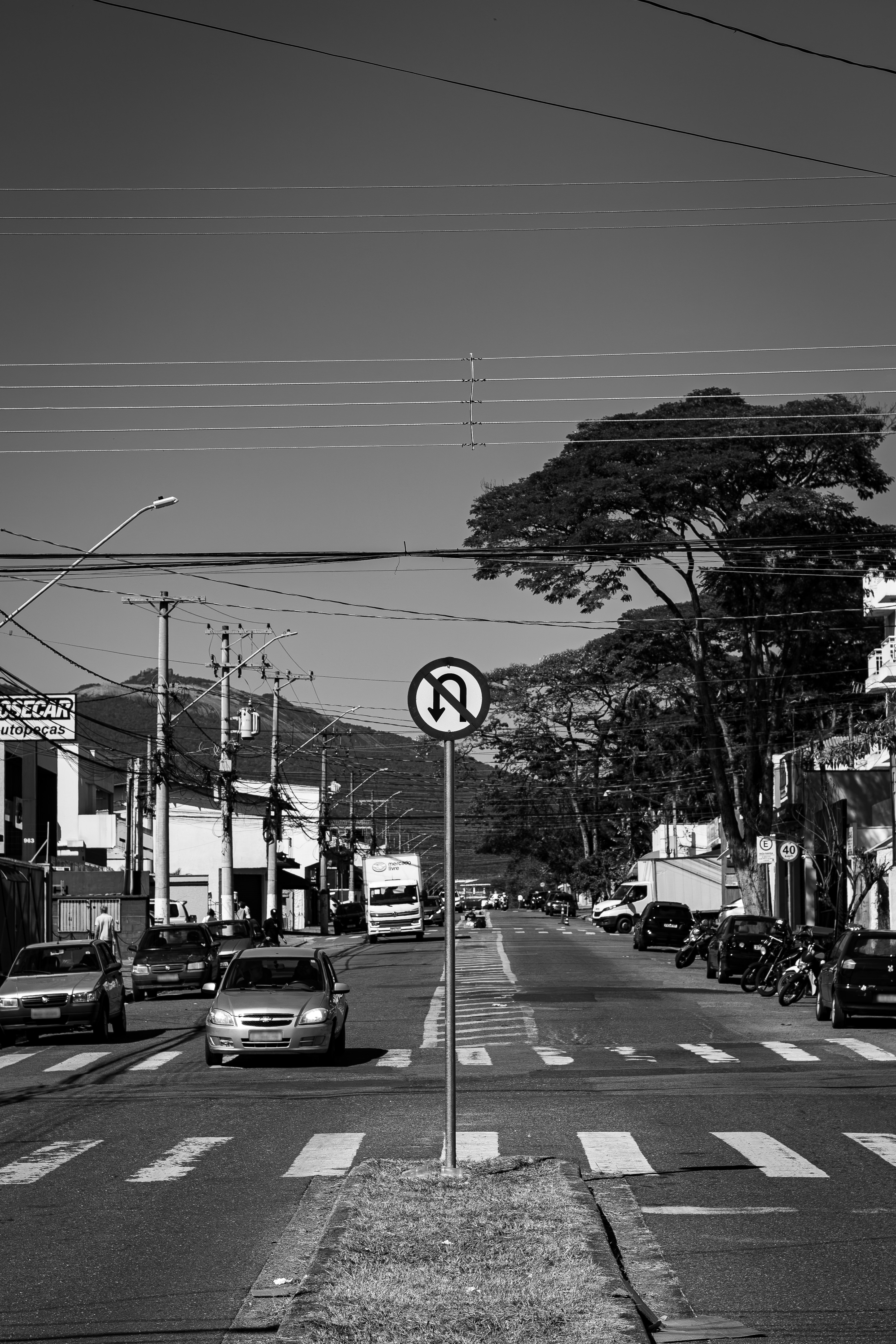Rush Hour Silence: A Monochrome Street Slices Through a Quiet City