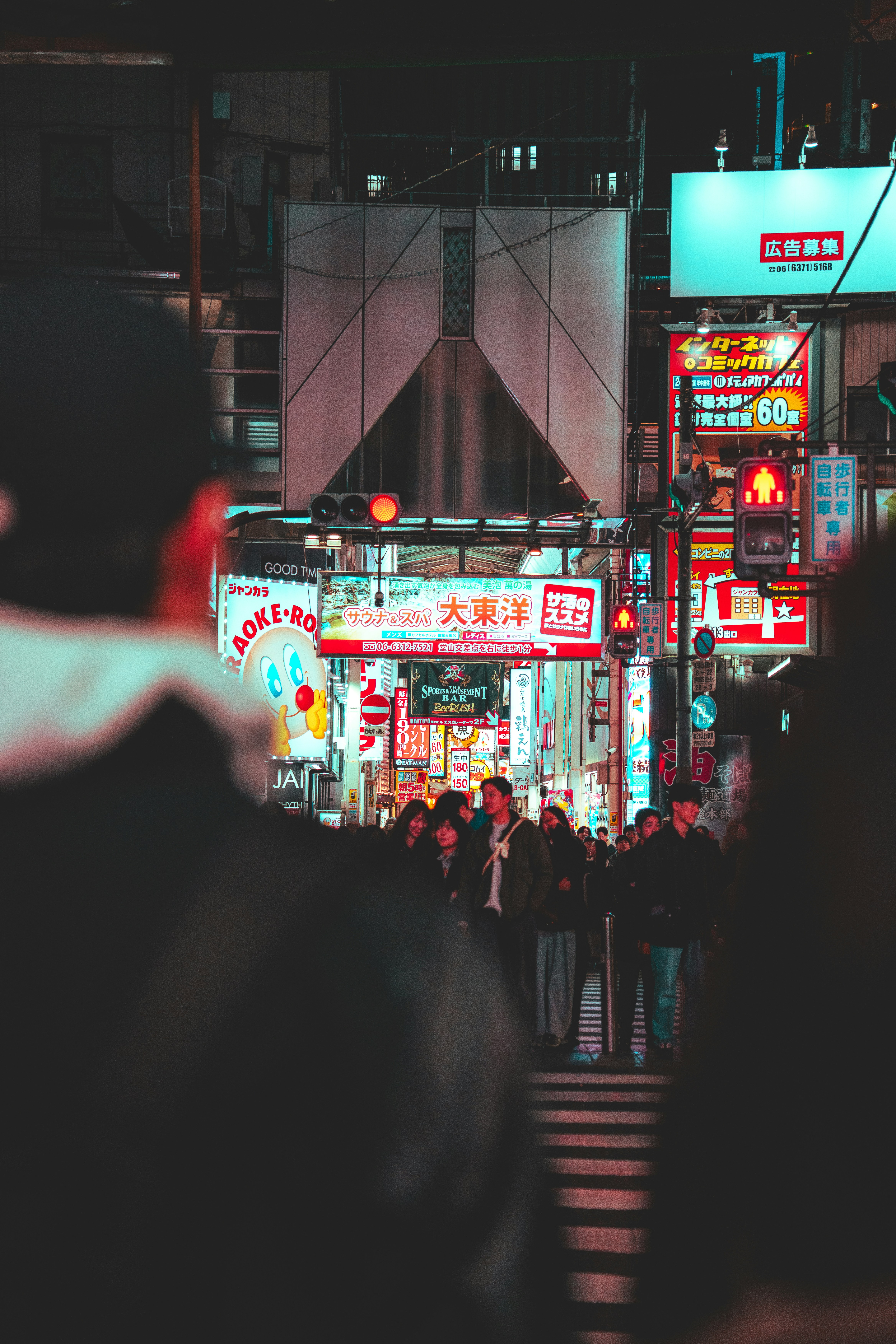 Neon Pulse: A Night Crossing in Shibuya