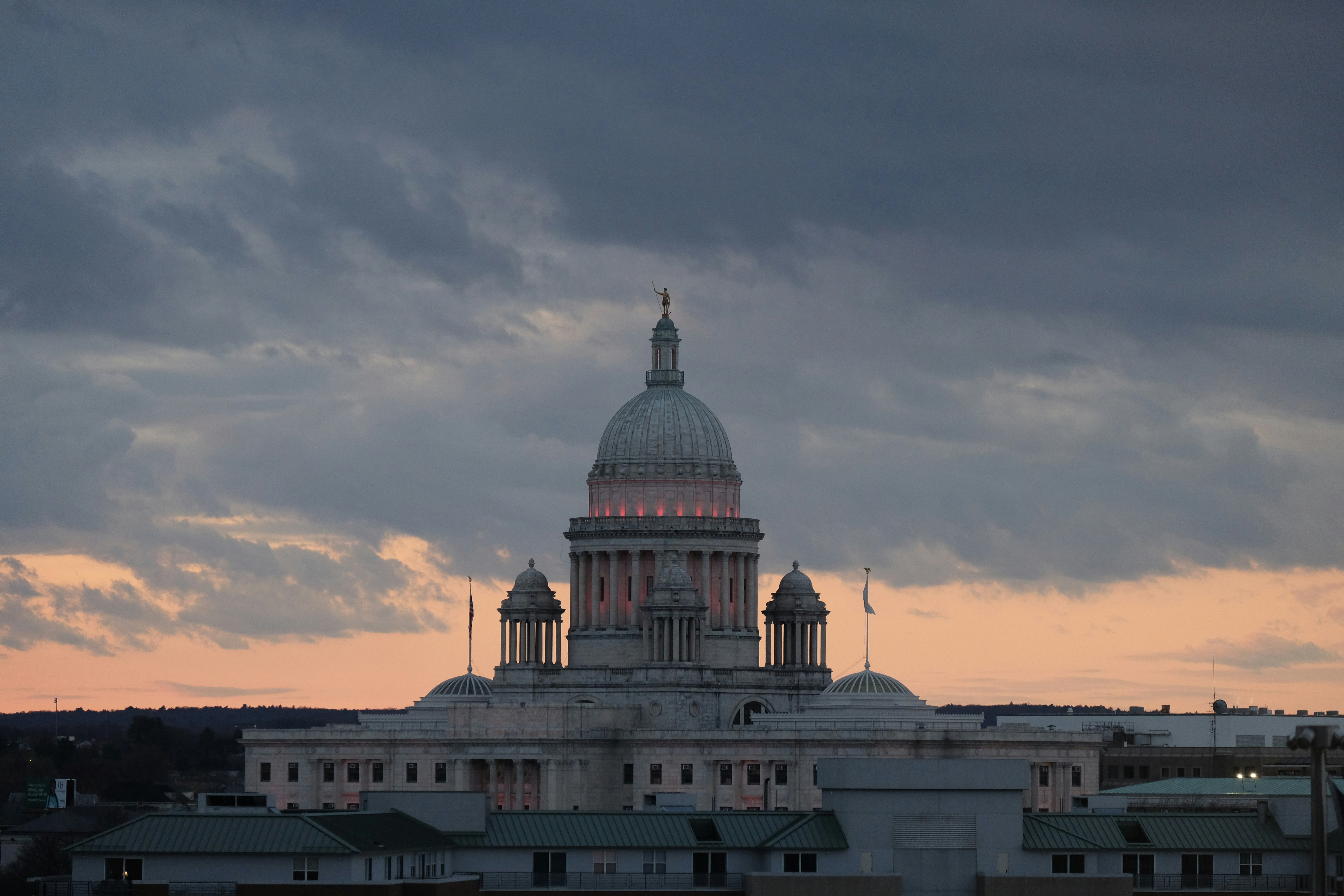 Capsule Dome at Sunset: A City Skyline Crowned by a Historic Capitol