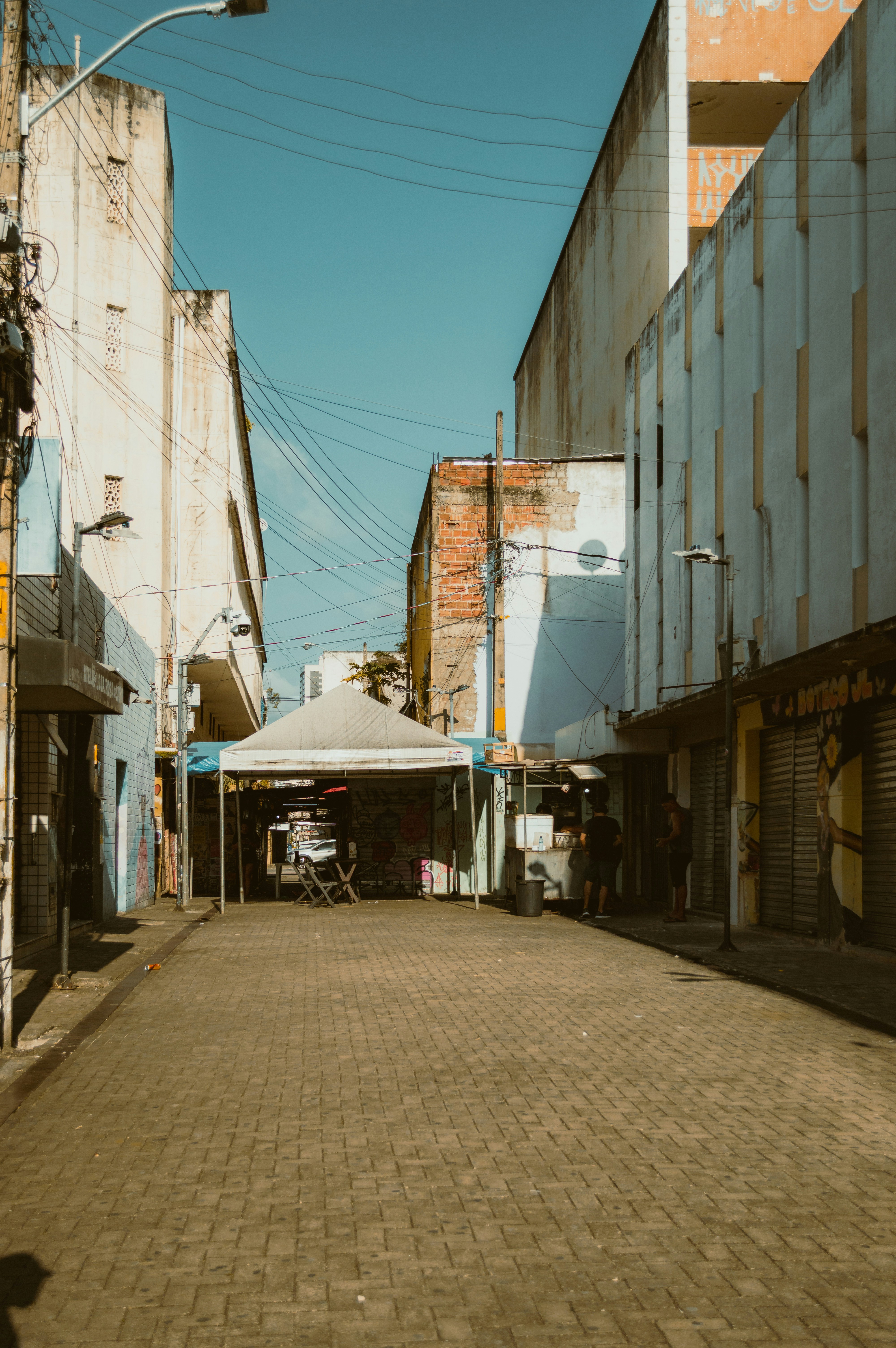 Midday Avenue: A Quiet Canyon Between Buildings
