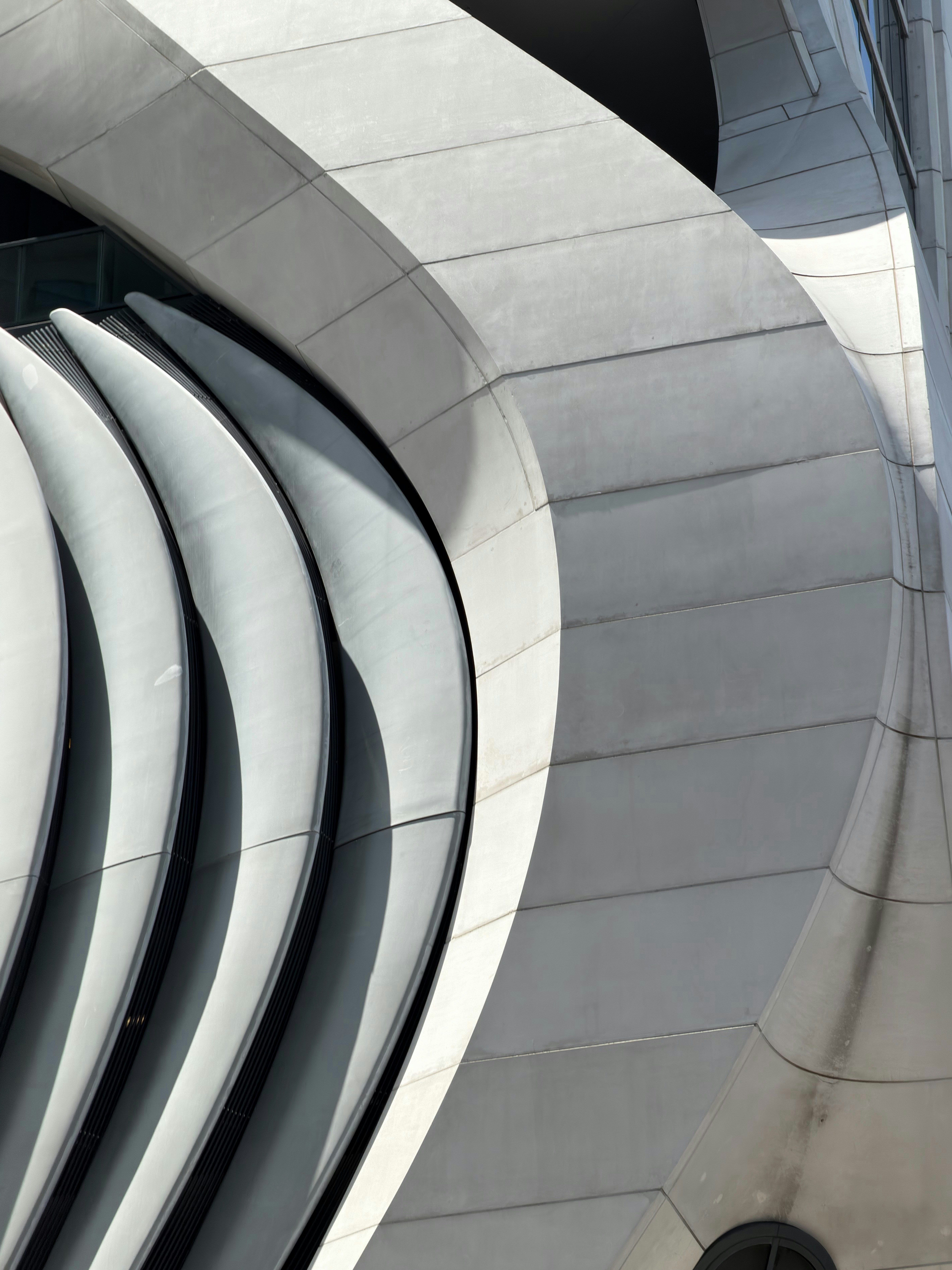 Curved concrete rings: an architectural stagger of light and shadow