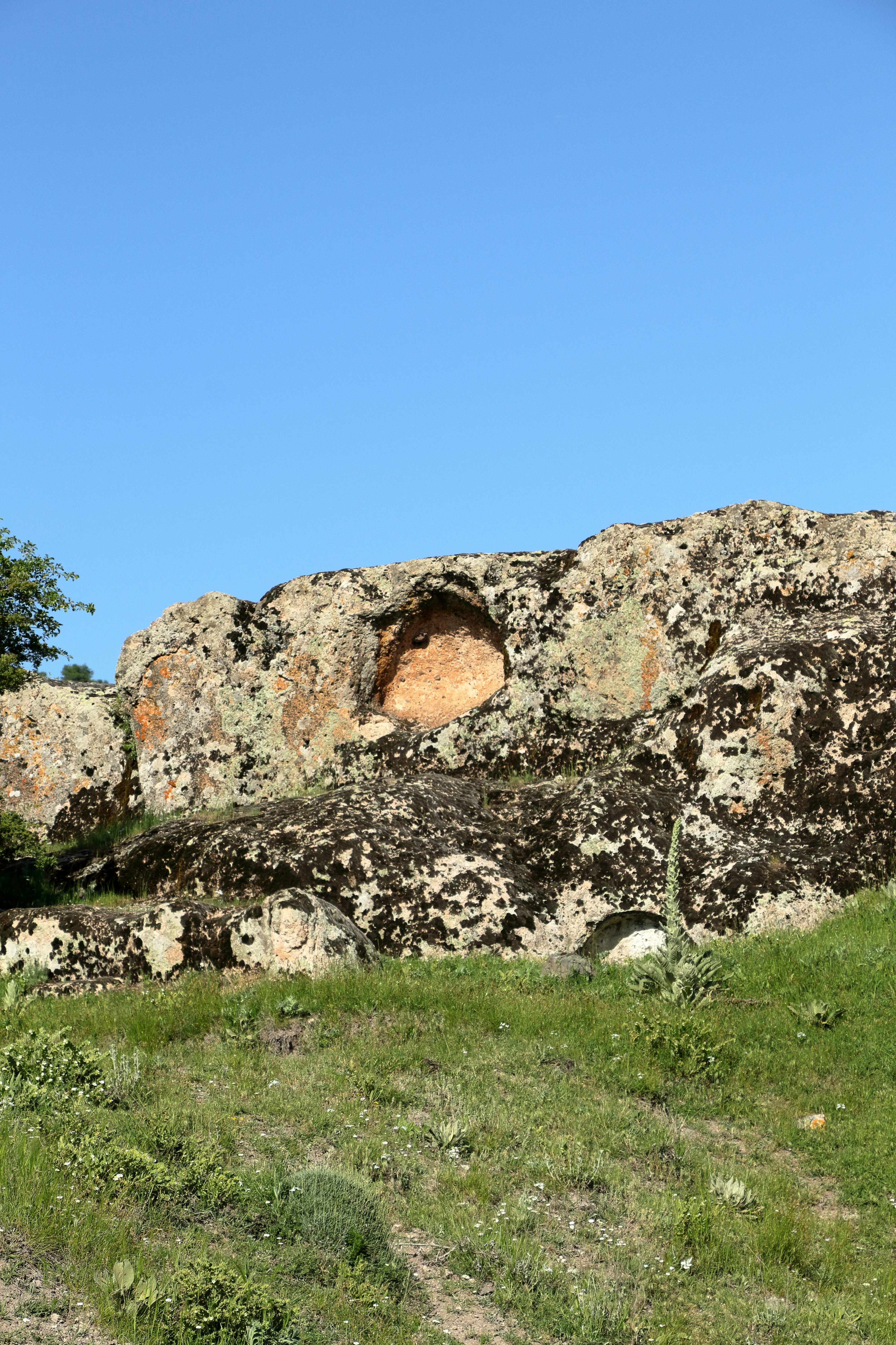  Granite Face with Natural Hollow: A Quiet Verge of Stone and Sky