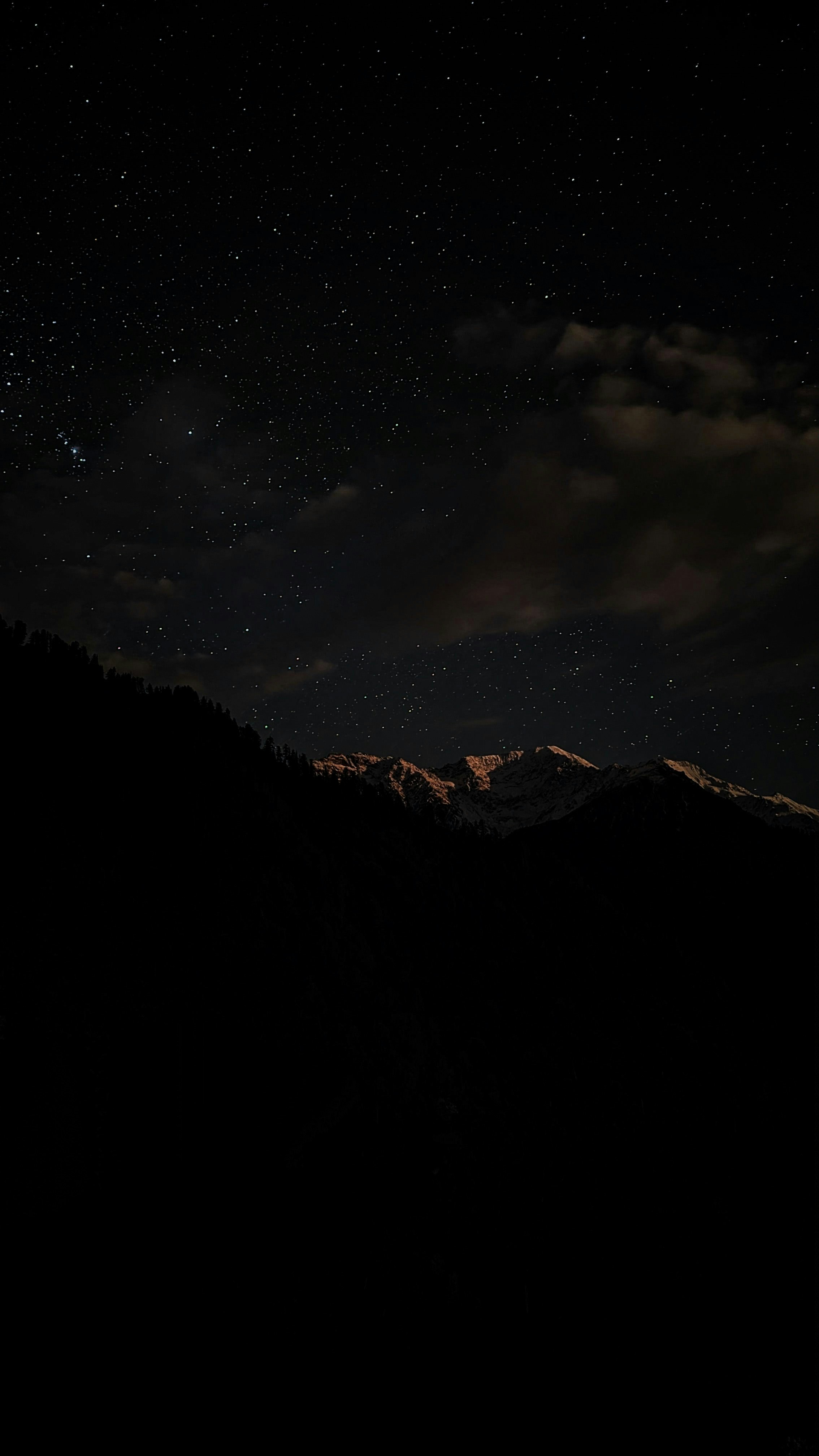 Starlit Summit: A Quiet Night Over the Peaks