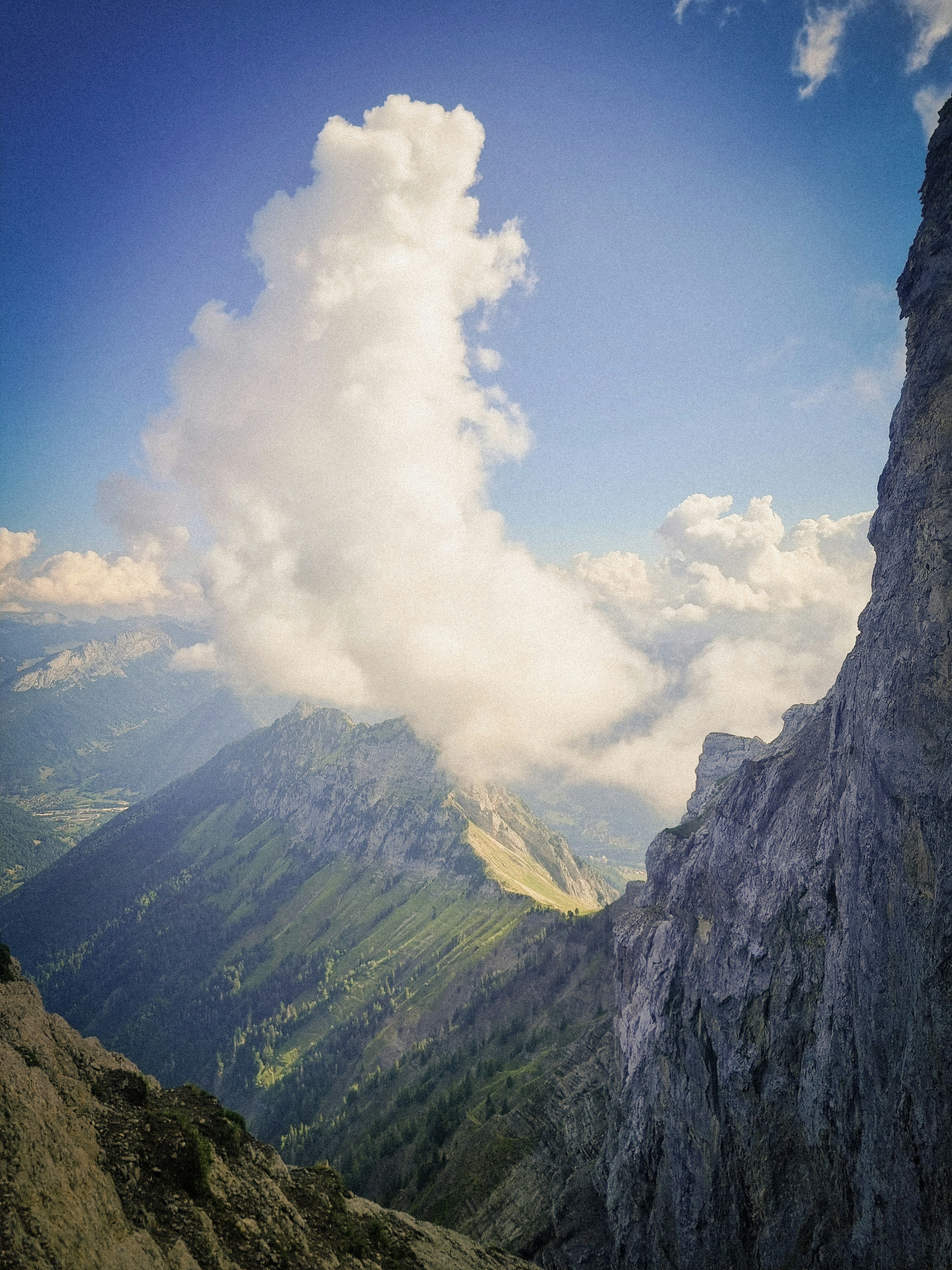 Cloud-crest Between Stone Giants