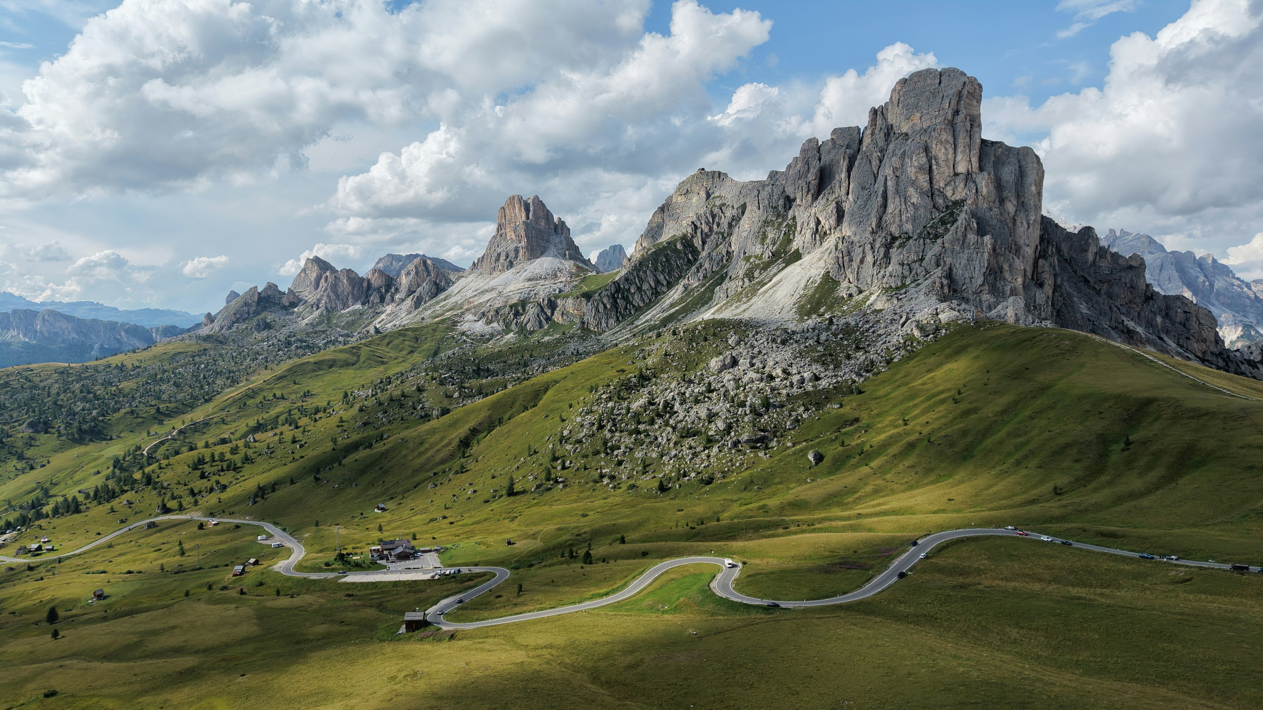 Winding Summit: Green Valleys Below the Dragon’s Backbone
