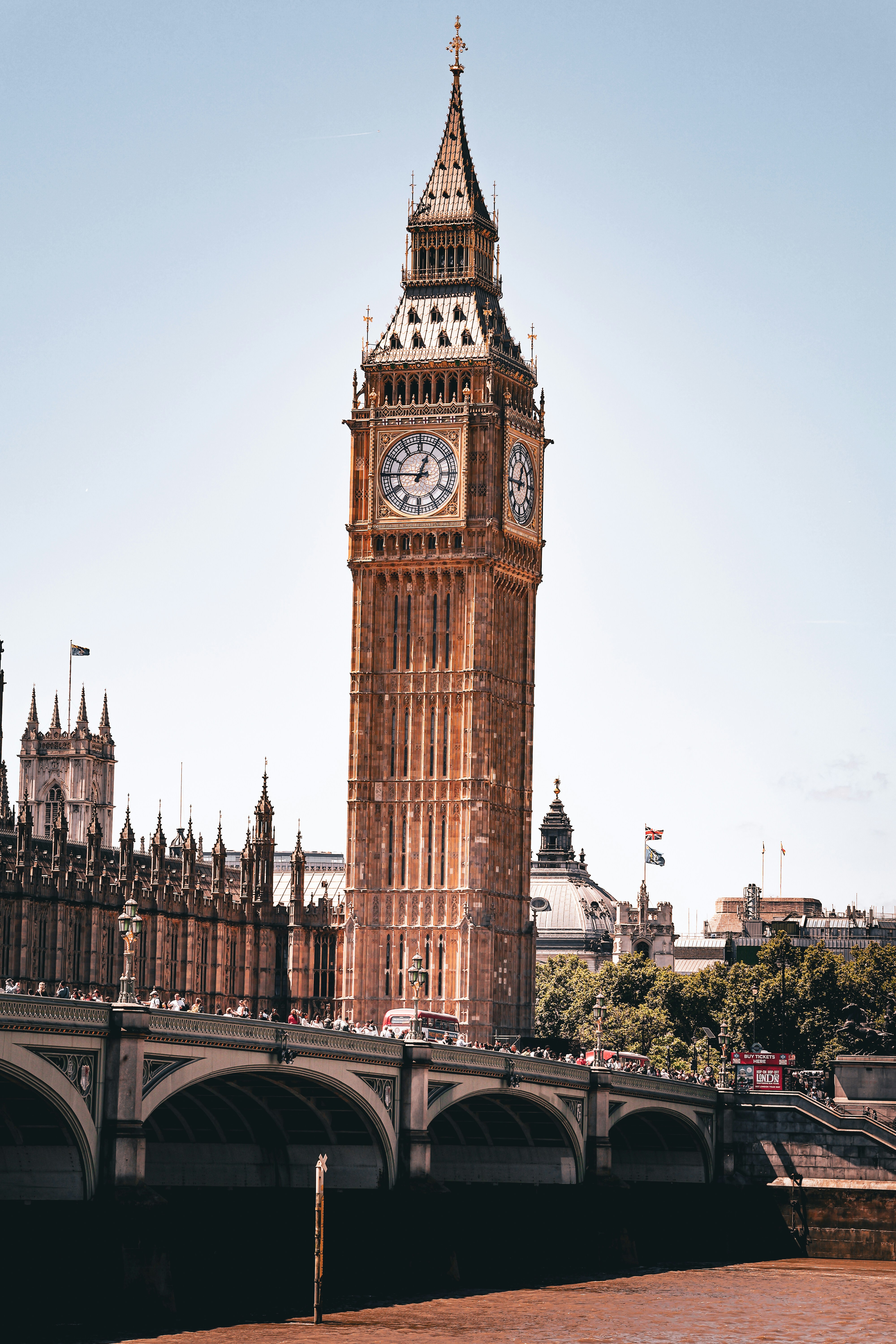 Big Ben at Dusk: Westminster’s Clock Tower Steeped in Light